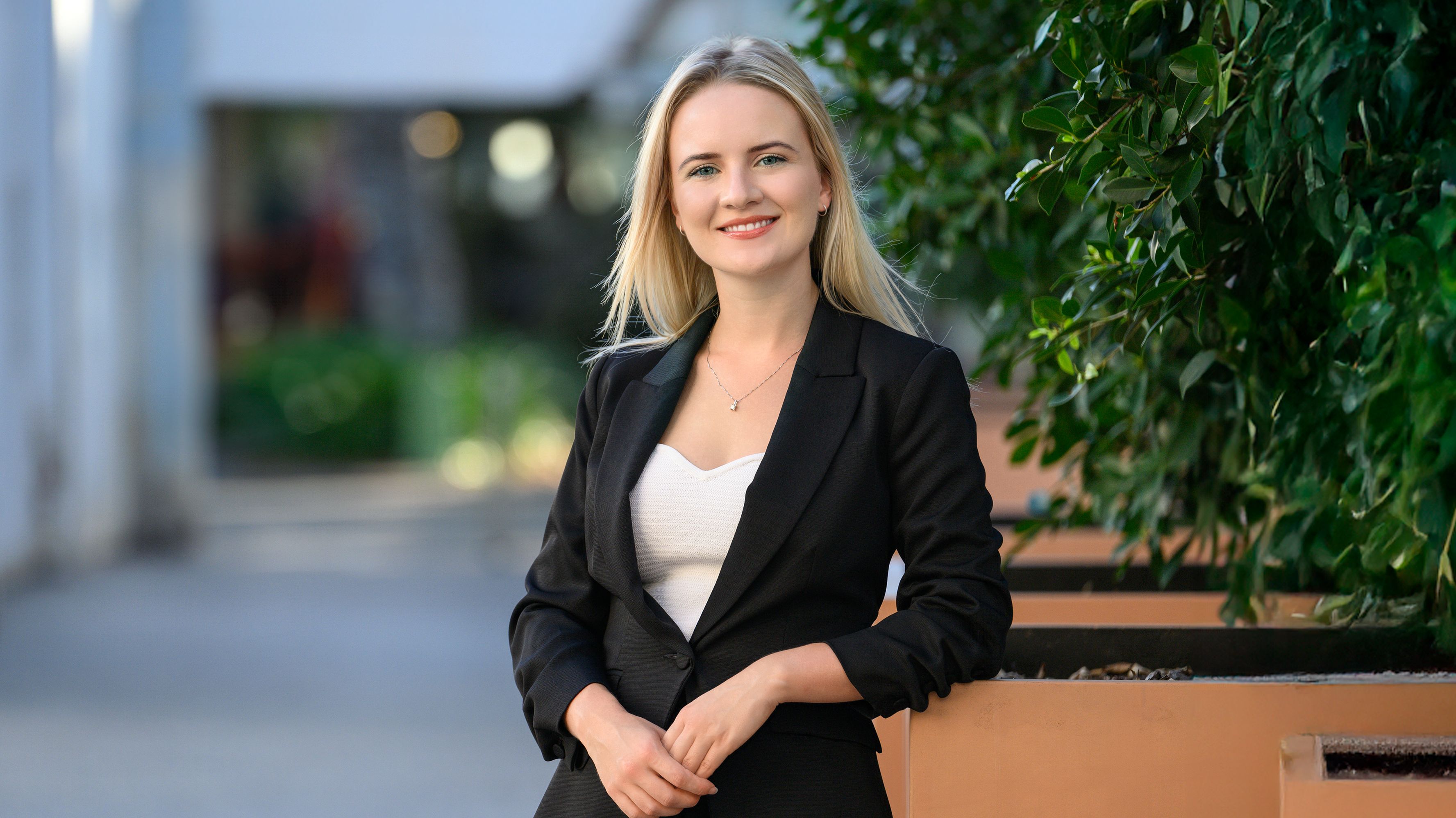 Helena Ashurst - Sales & Marketing Consultant - Ray White Rockhampton