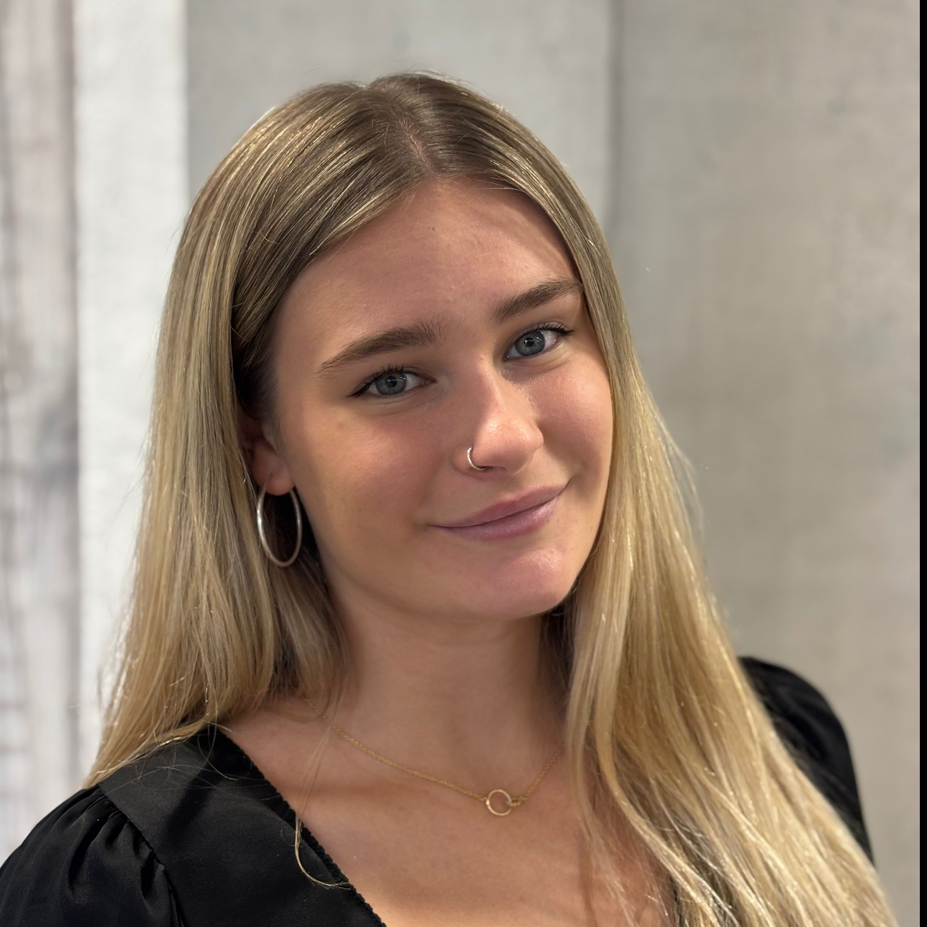 Lottie Smith • Ray White Commercial