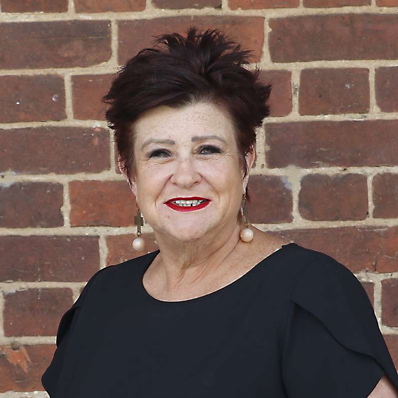 Narelle Robinson - Principal | Premier Sales Agent - Ray White Wodonga Narelle Robinson - Principal | Premier Sales Agent - Ray White Wodonga