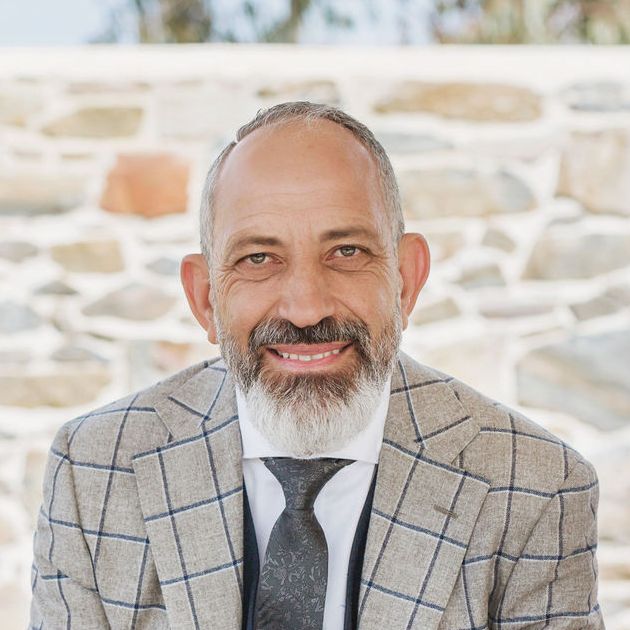 Peter Kikianis • Ray White