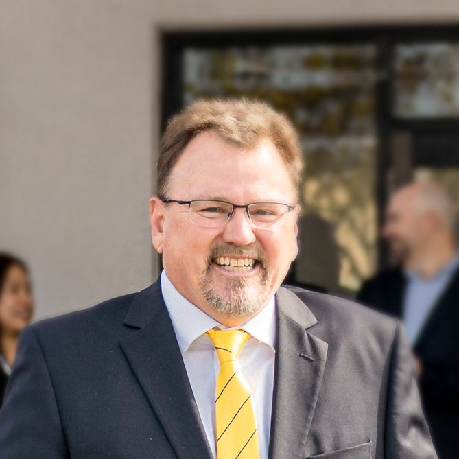 Lindsay Battley - Principal - Ray White Springwood & Shailer Park