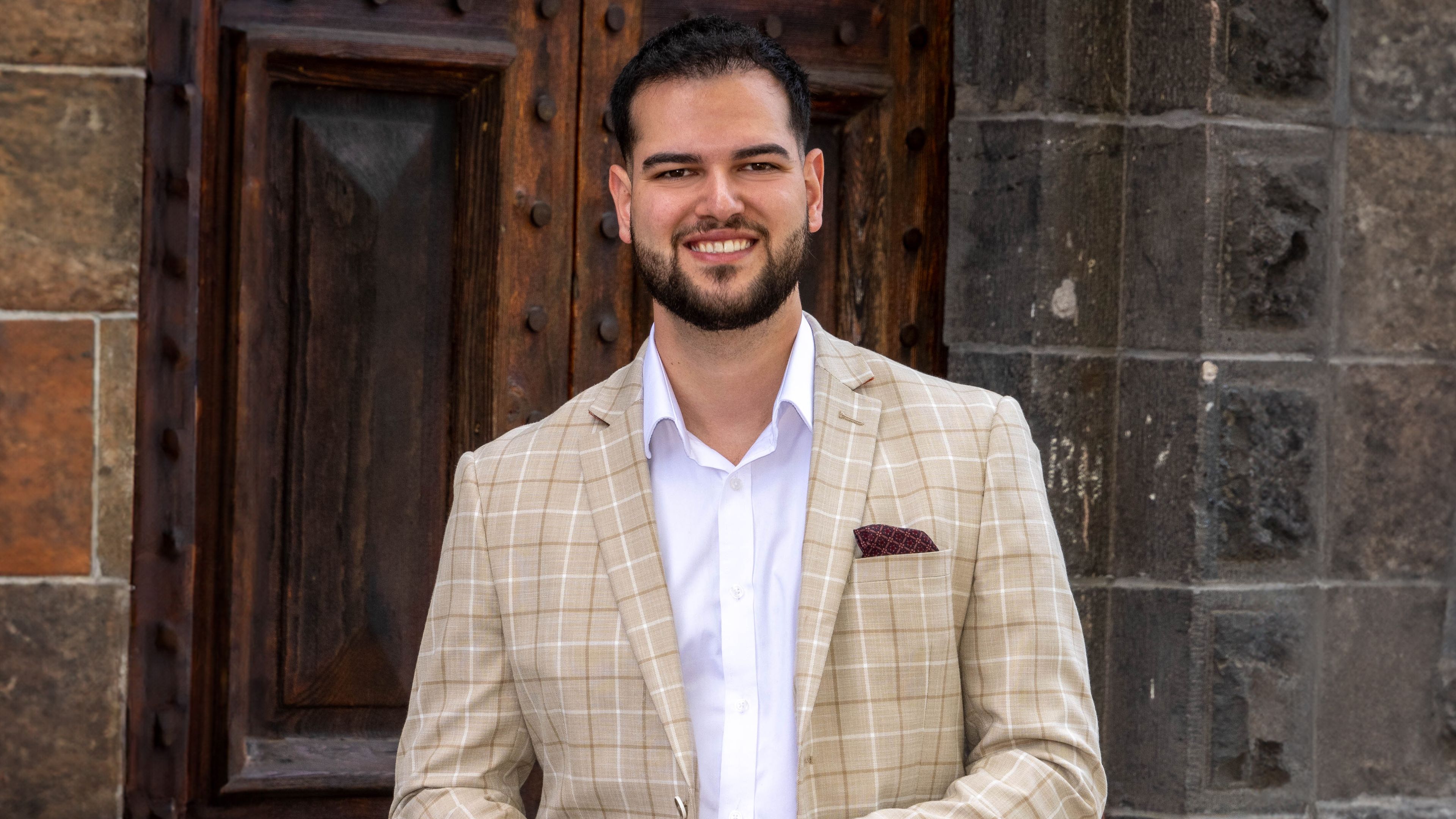 Raphael Calik-Houston - Senior Sales Executive /Auctioneer - Ray White ...