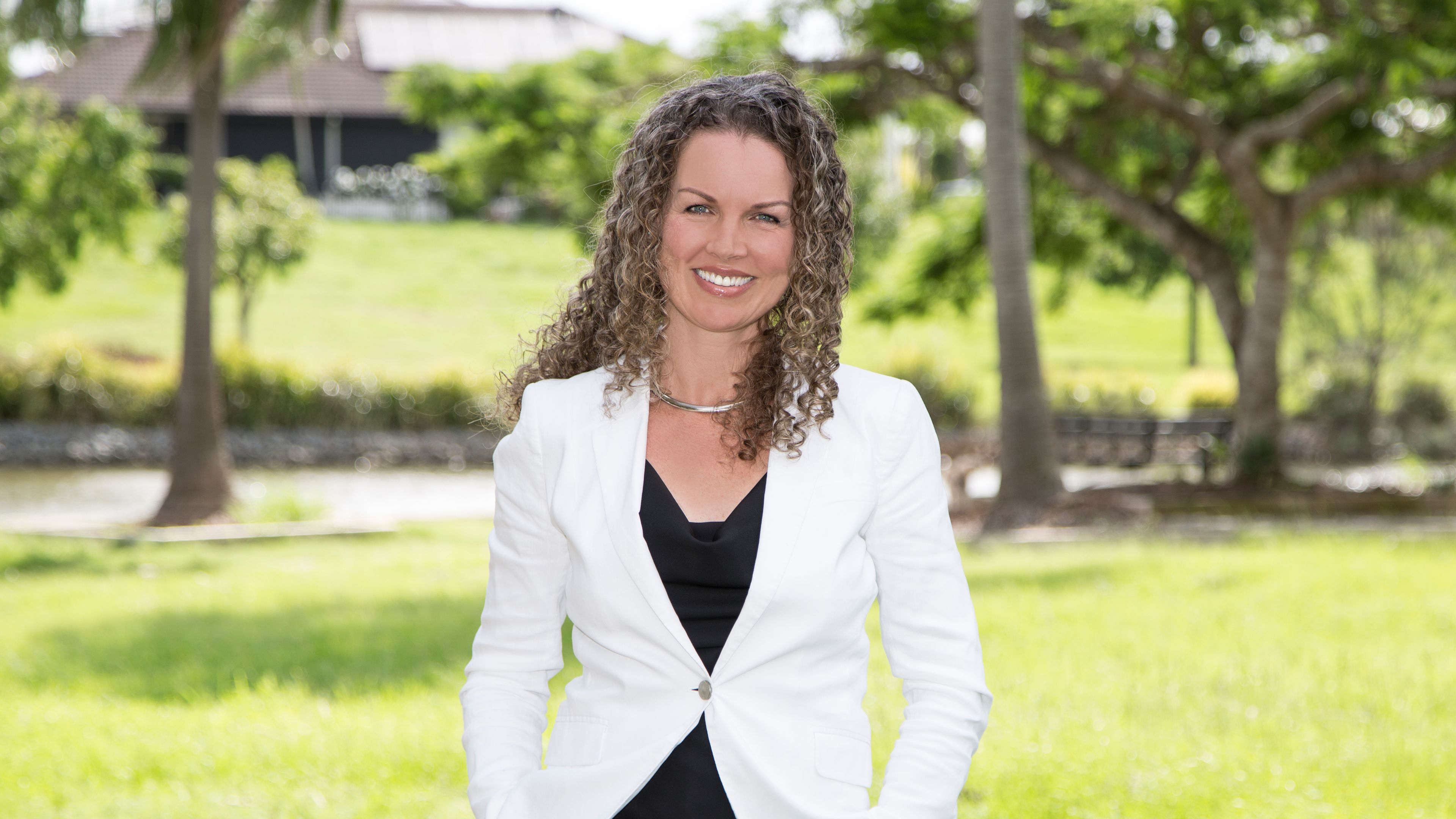 Lisa Bourne - Sales & Marketing Consultant - Ray White Malan + Co