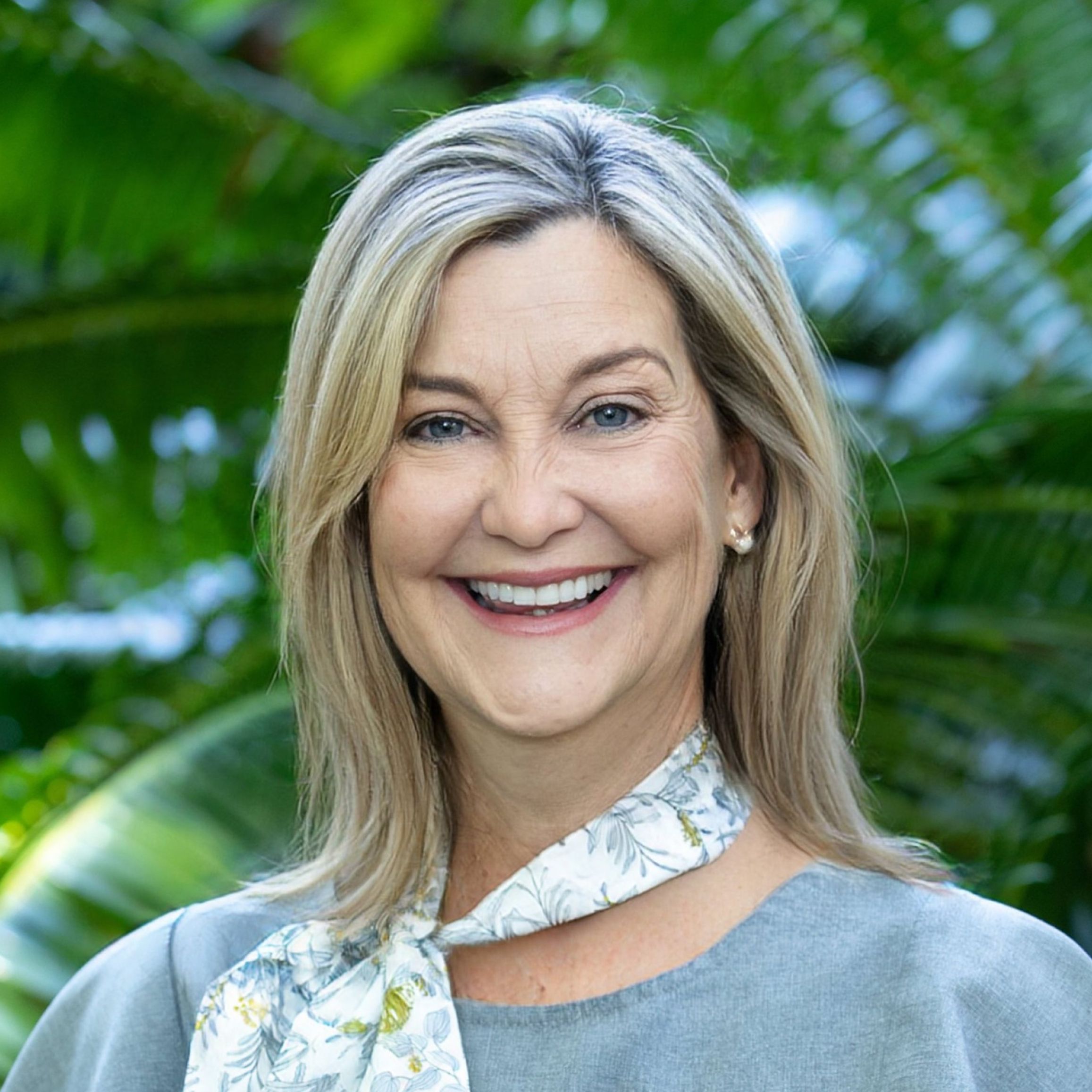 Julie Mahoney • Ray White