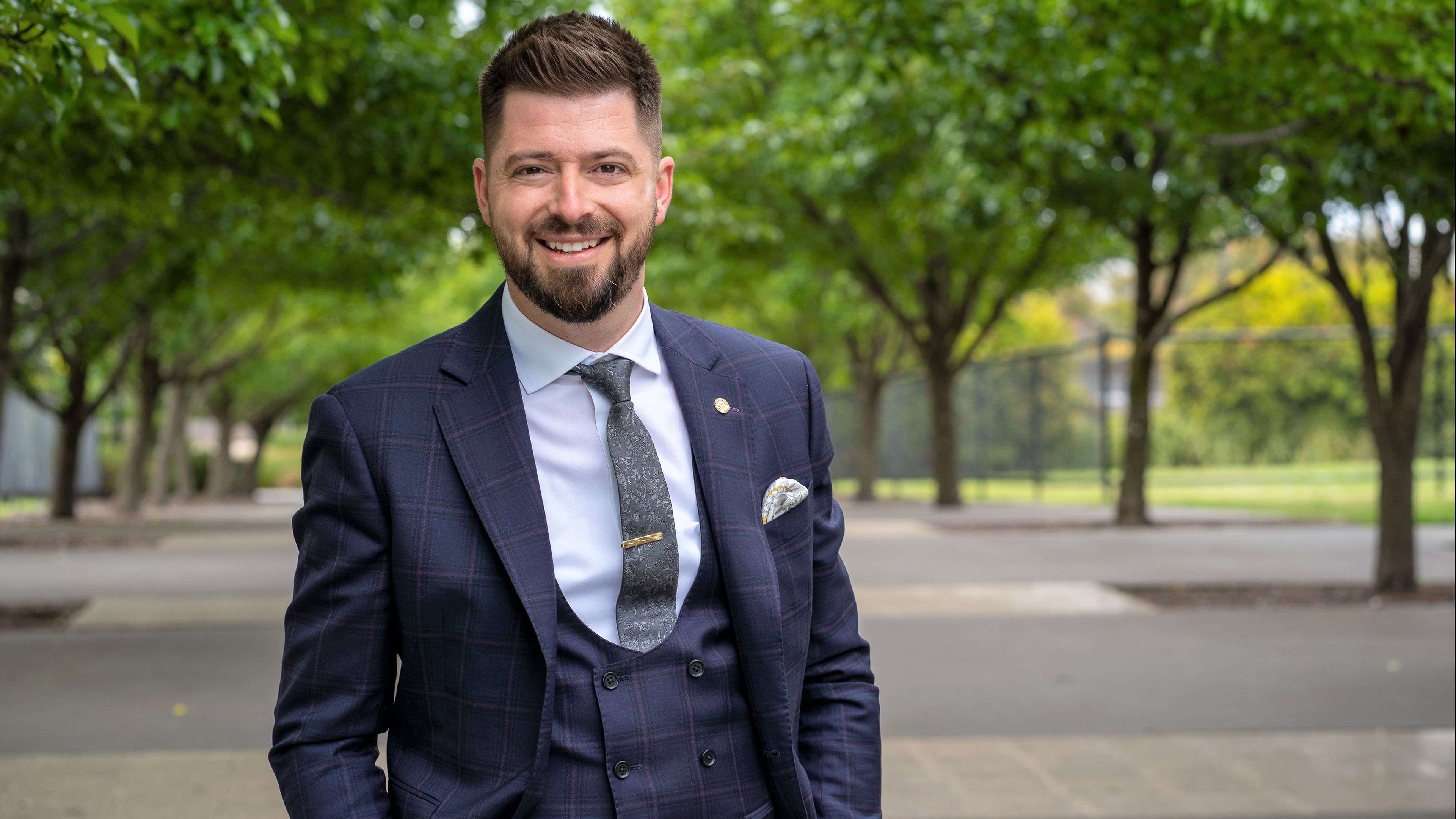 Daniel Diamantopoulos - Head of Growth - Chief Auctioneer - Ray White ...