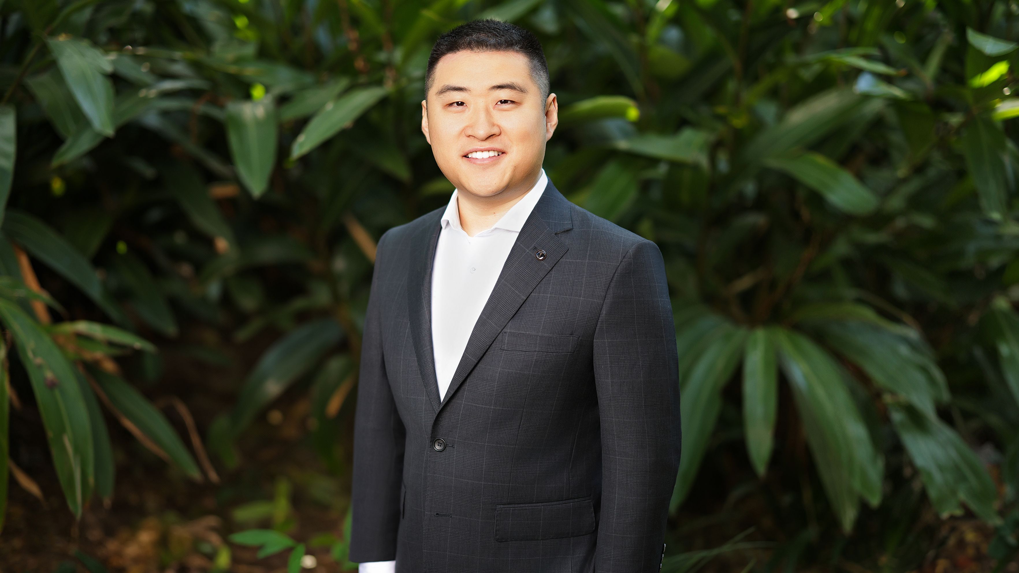 Frank Zhao - Sales Consultant - Kirsten Walsh Team - Ray White Inner Brisbane Apartments
