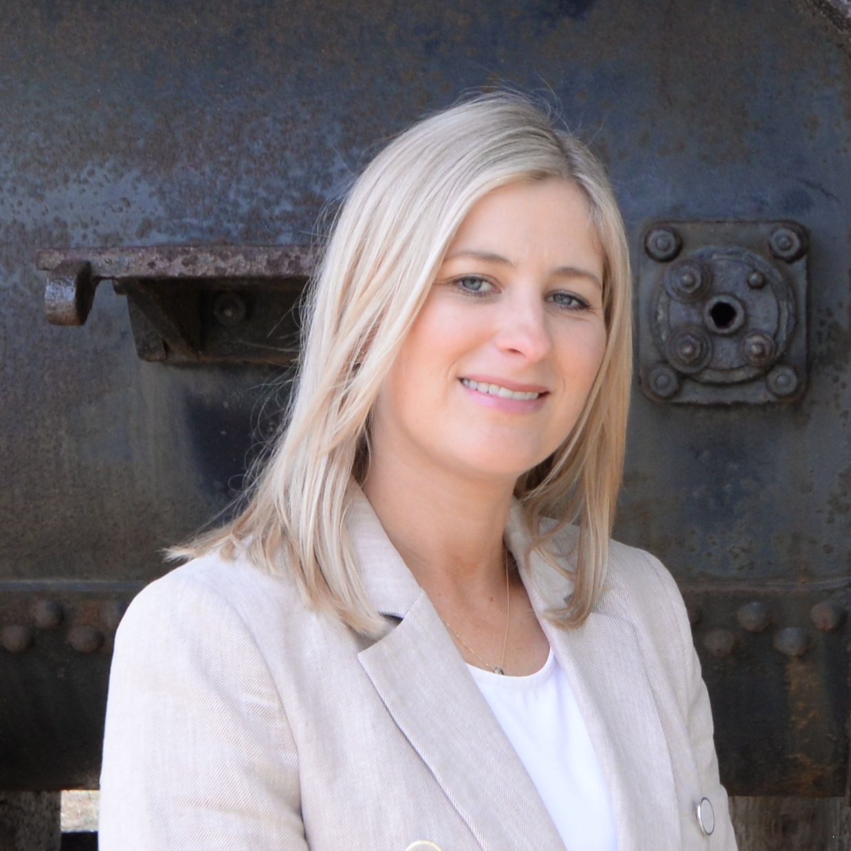 Jess Tucker - Principal/Licensee - South West Central - Ray White South ...