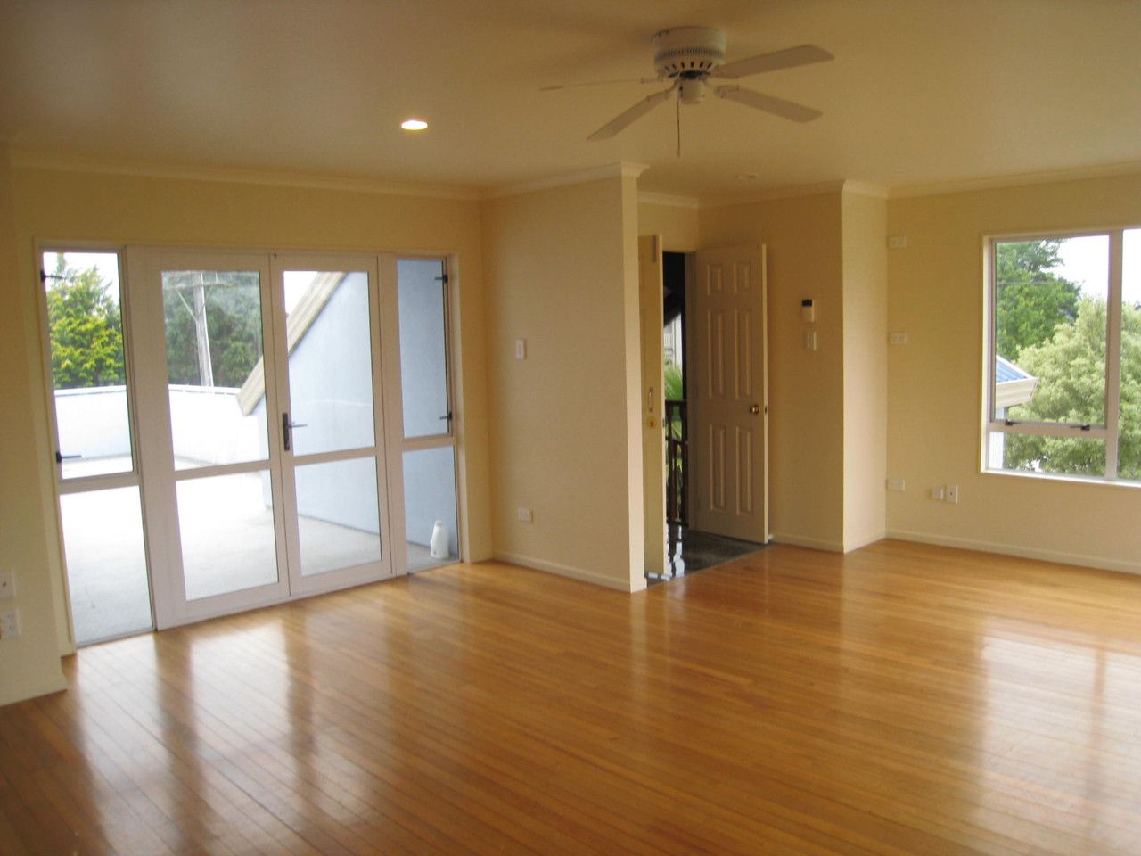 39 Beach Road, TE ATATU PENINSULA, – Home For Rent • Ray White New Zealand