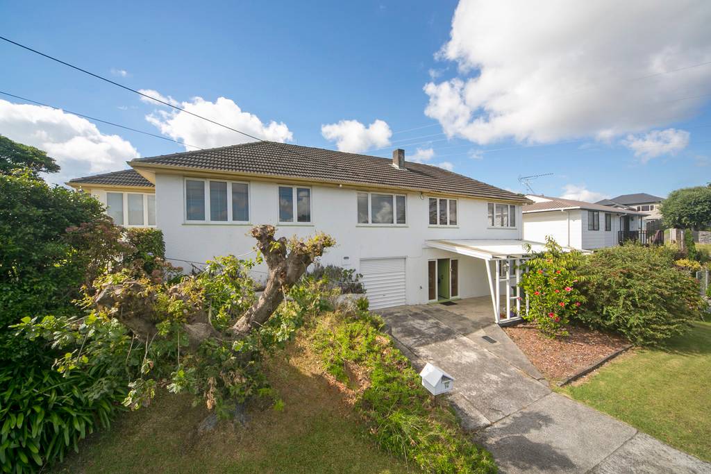 74 Staveley Avenue, Hillsborough, Auckland City | Real Estate | Ray ...