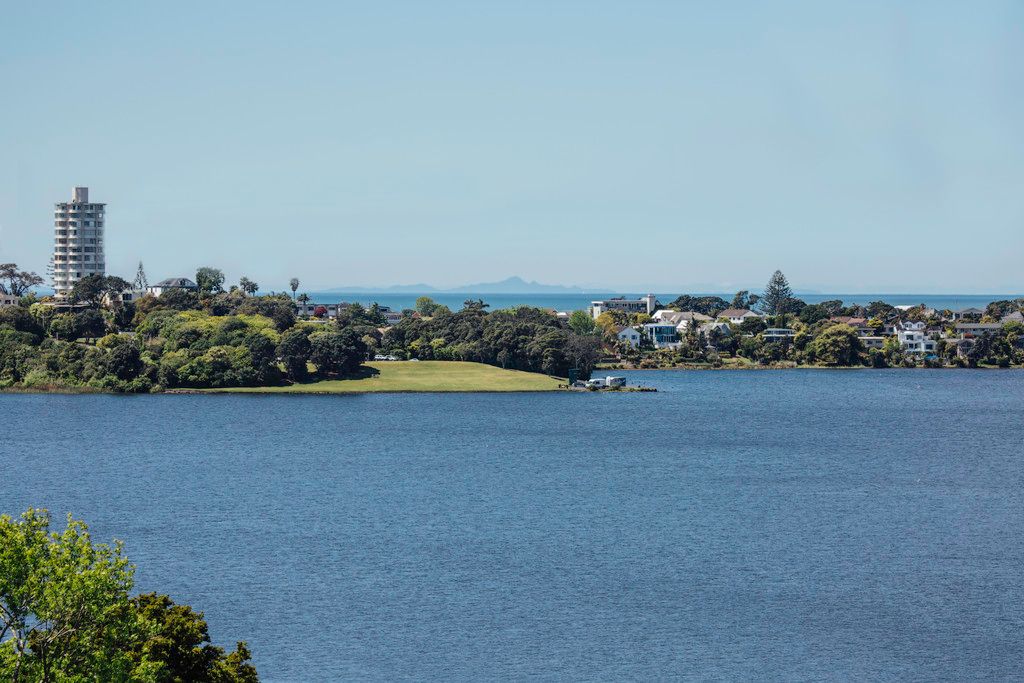 47 Lake Pupuke Drive, Takapuna, North Shore City | Real Estate | Ray ...