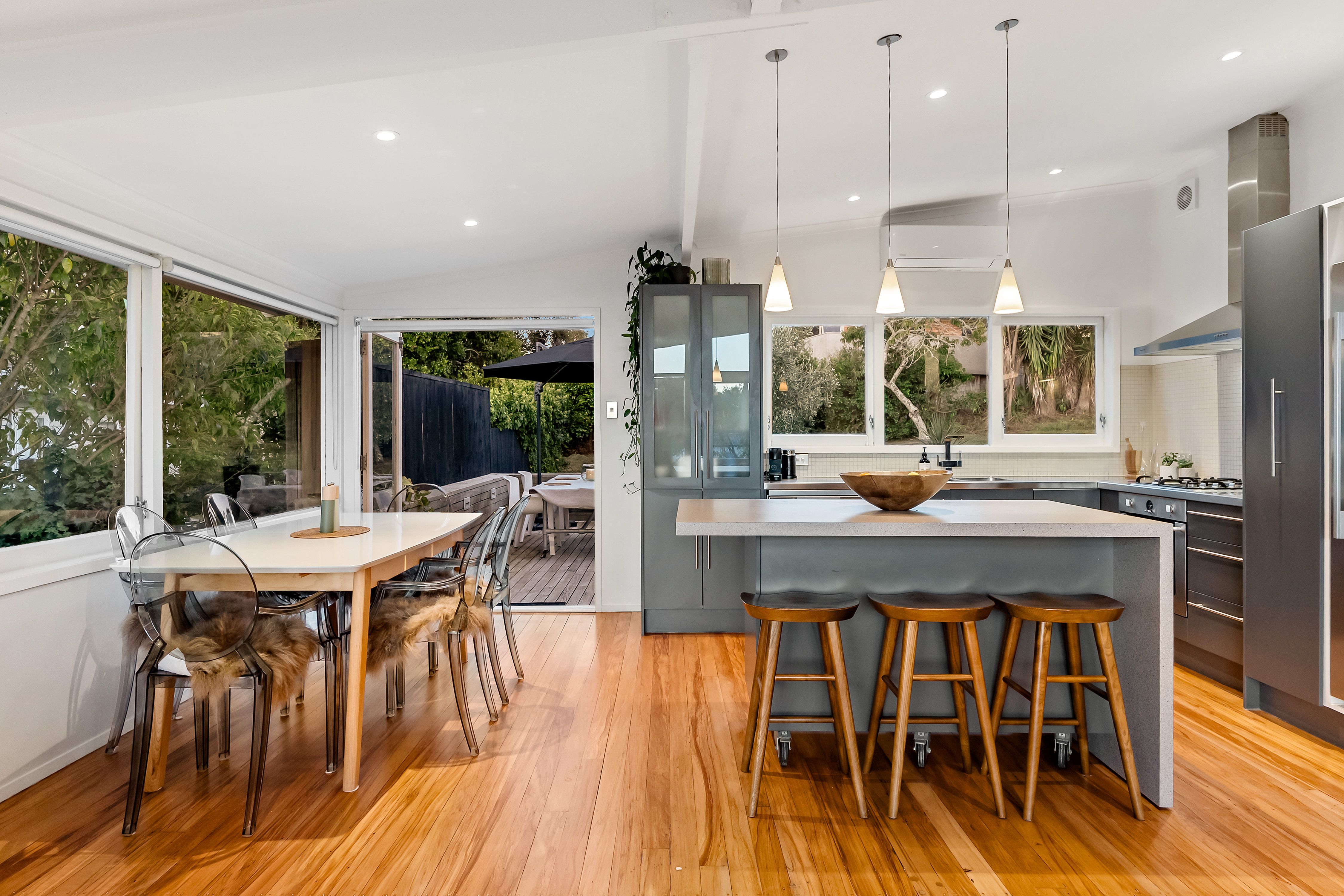 23 Blakeborough Drive, Forrest Hill, North Shore City 0620 - Sold House ...