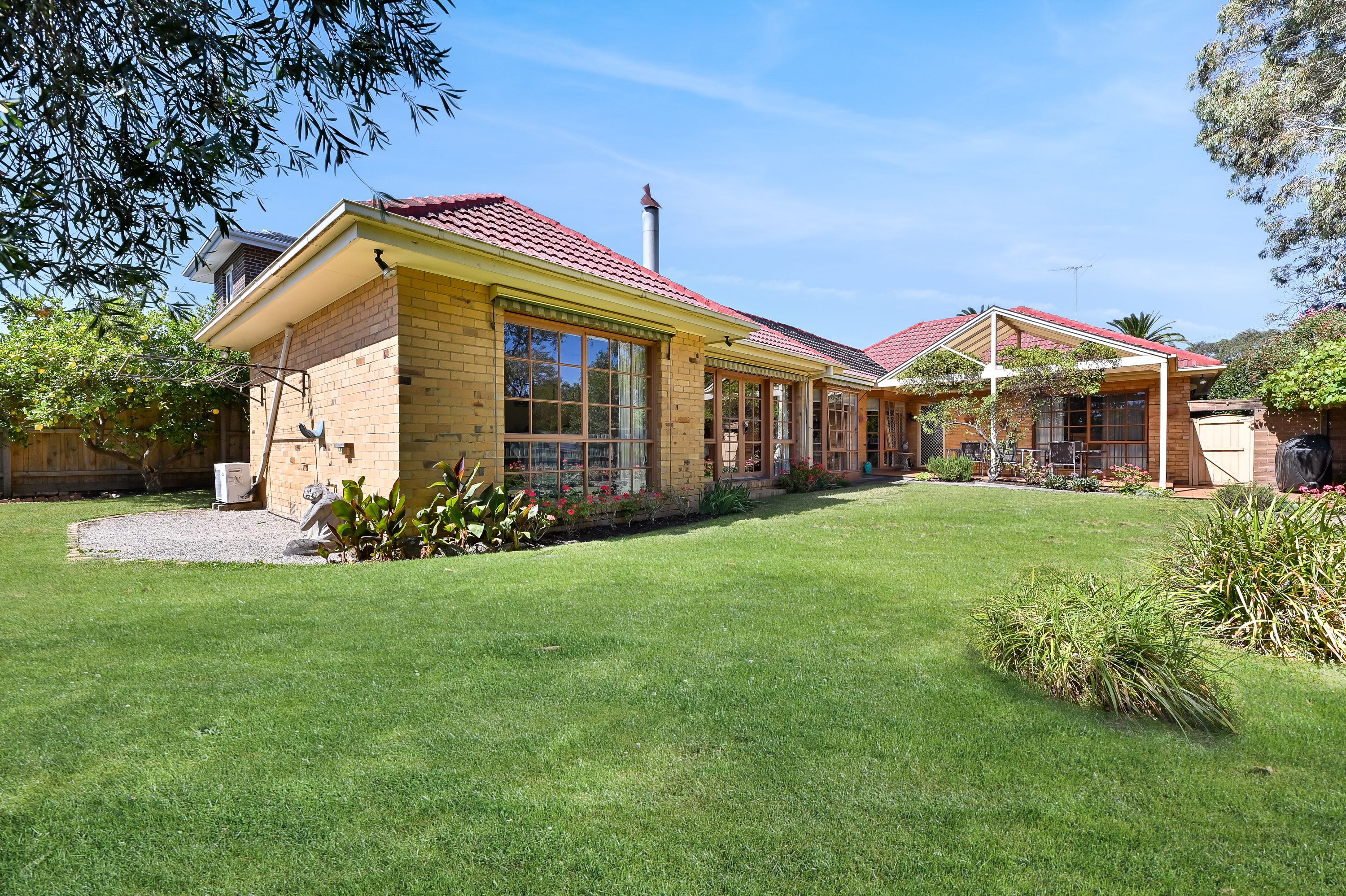 19 Sherwood Road, Mount Waverley, VIC 3149 - Sold House - Ray White ...