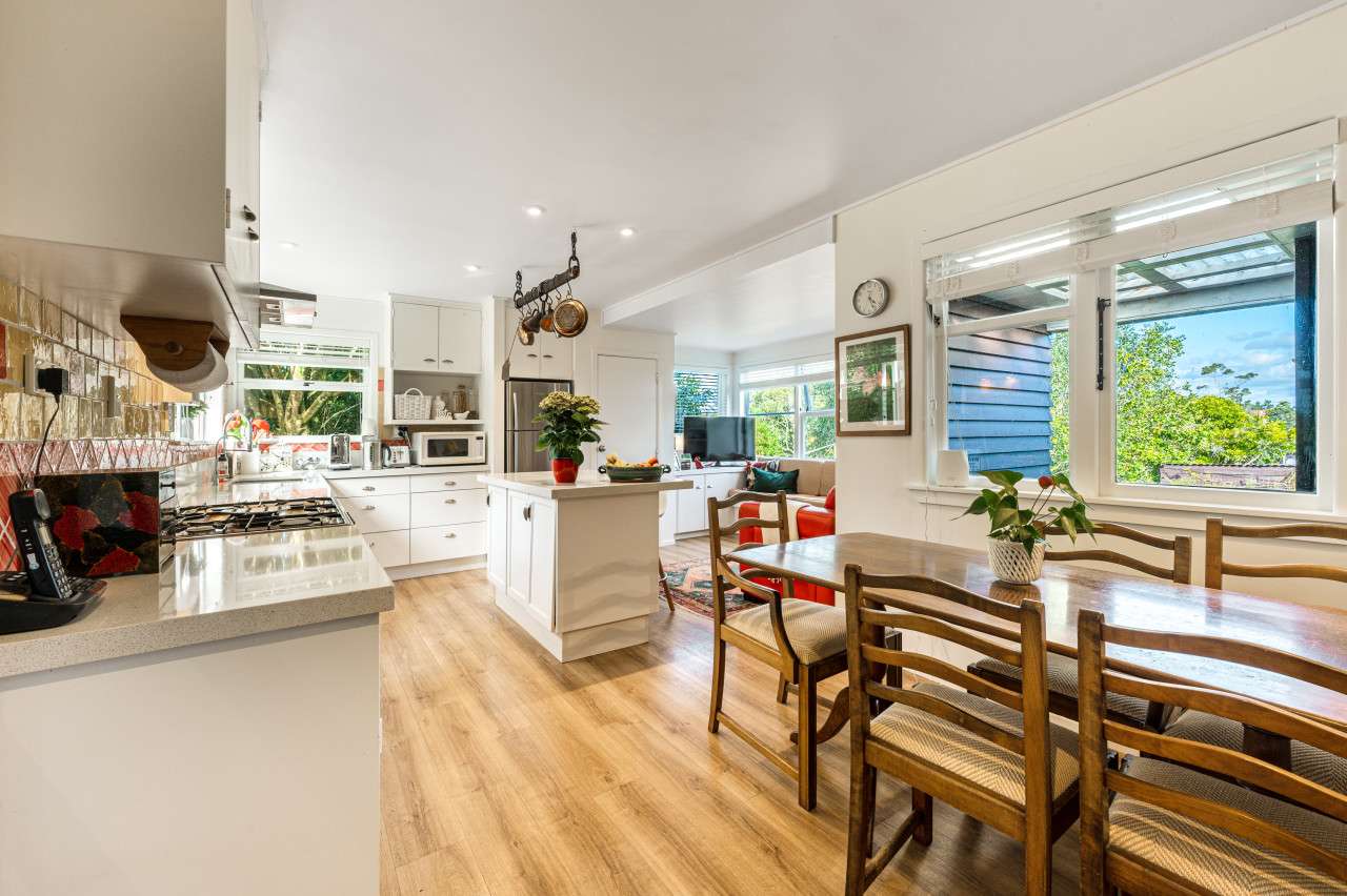 264 Redoubt Road, Totara Park, Manukau City | Real Estate | Ray White ...