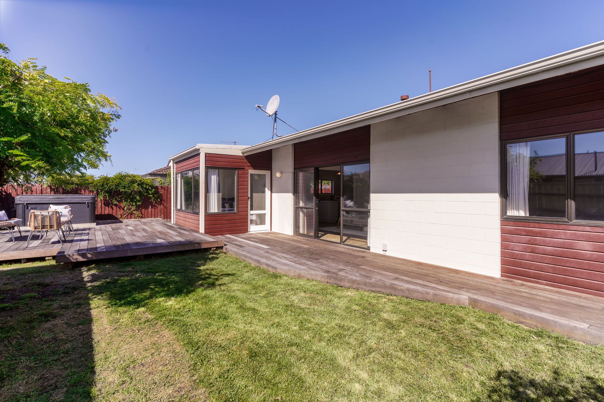 2/30 Celia Street, Redcliffs, Christchurch City 8081 - Leased House ...