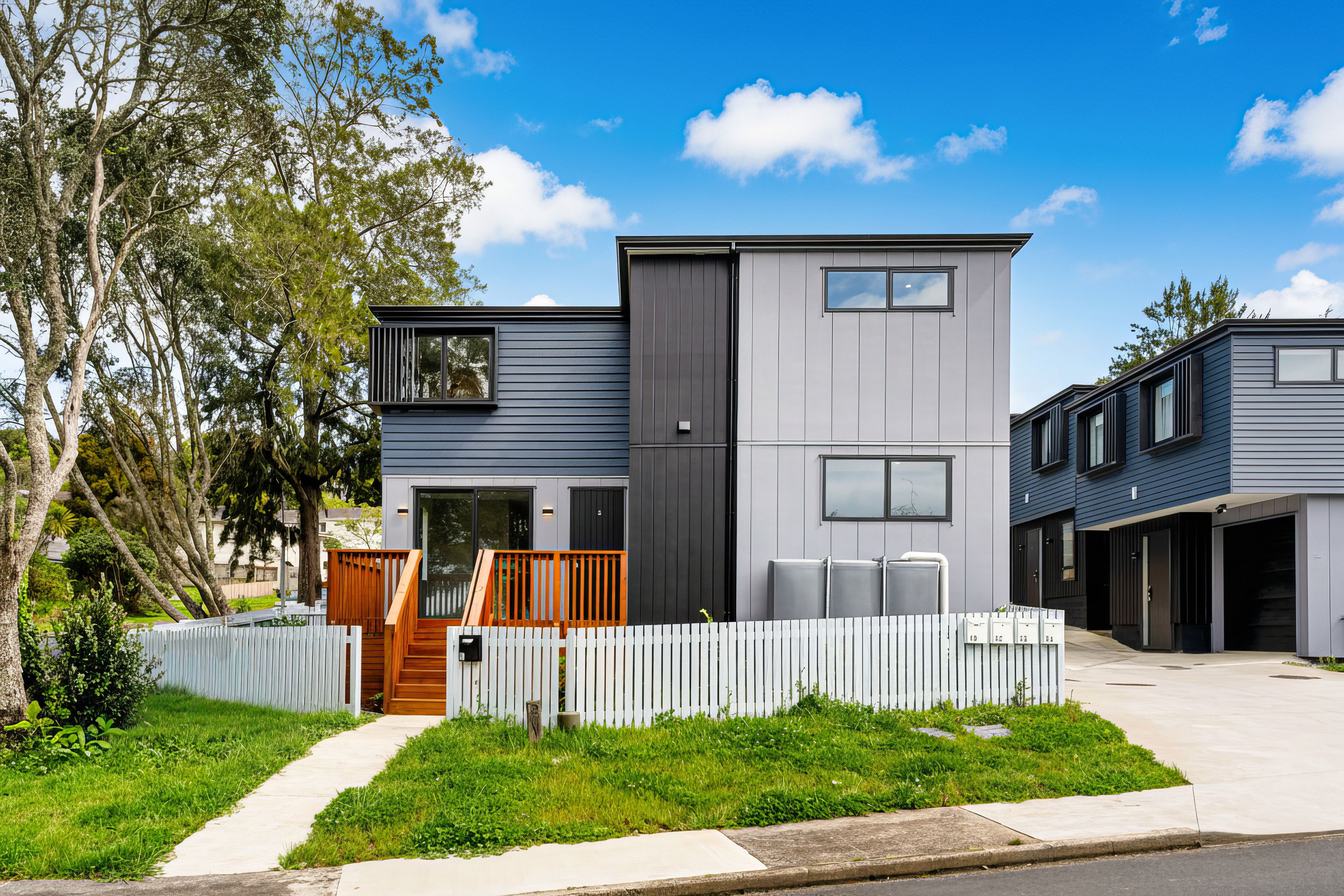 2 Kama Place, Sunnynook, North Shore City 0620 - Sold House - Ray White ...
