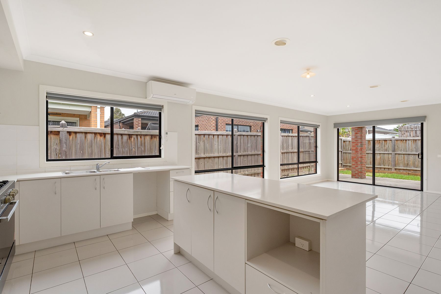 92 Whiteleaf Drive, Mickleham, VIC 3064 - House for Rent - Ray White ...