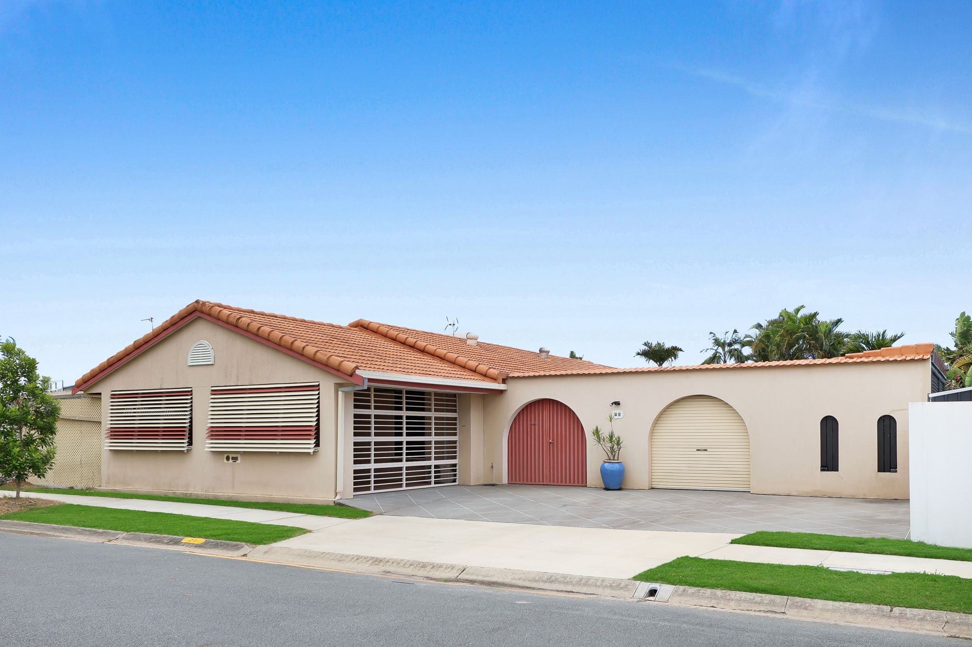 21 Arcadia Drive, Mermaid Waters, QLD 4218 - Sold House - Ray White Robina