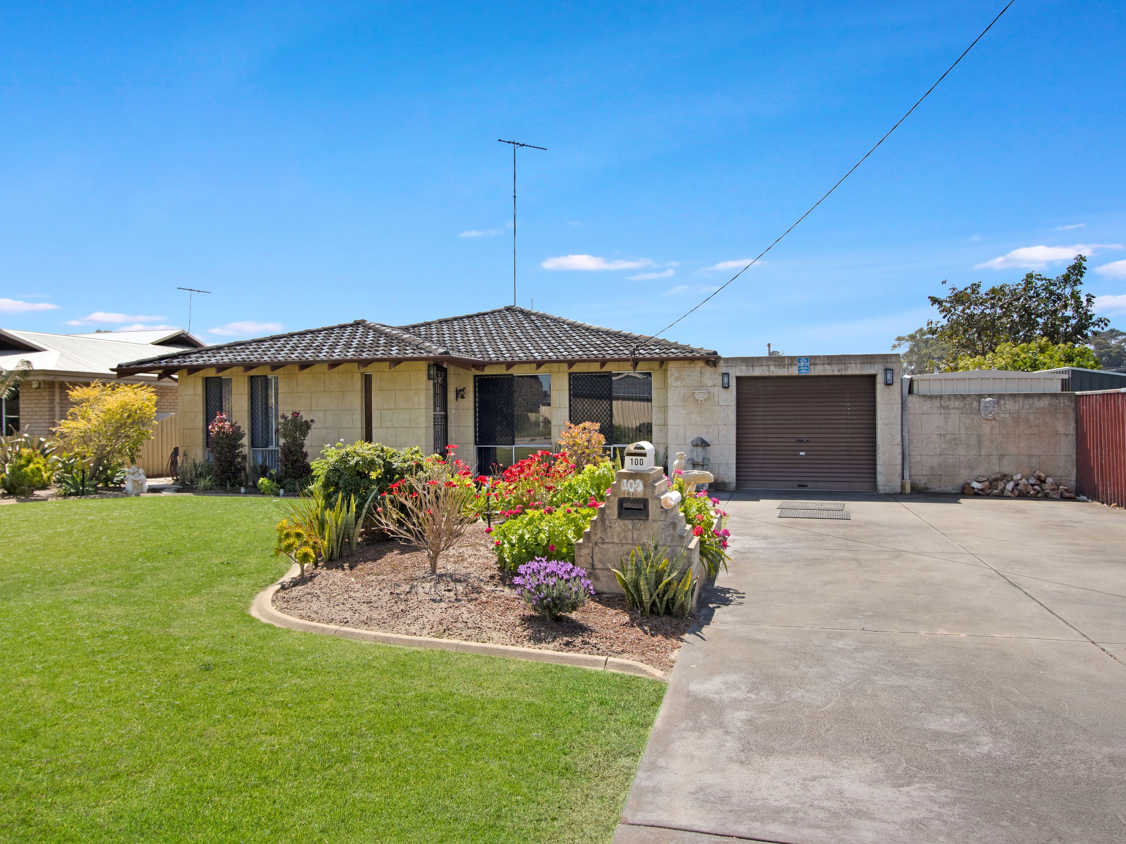 100 Unnaro Street, Hillman, WA 6168 - Sold House - Ray White Rockingham ...
