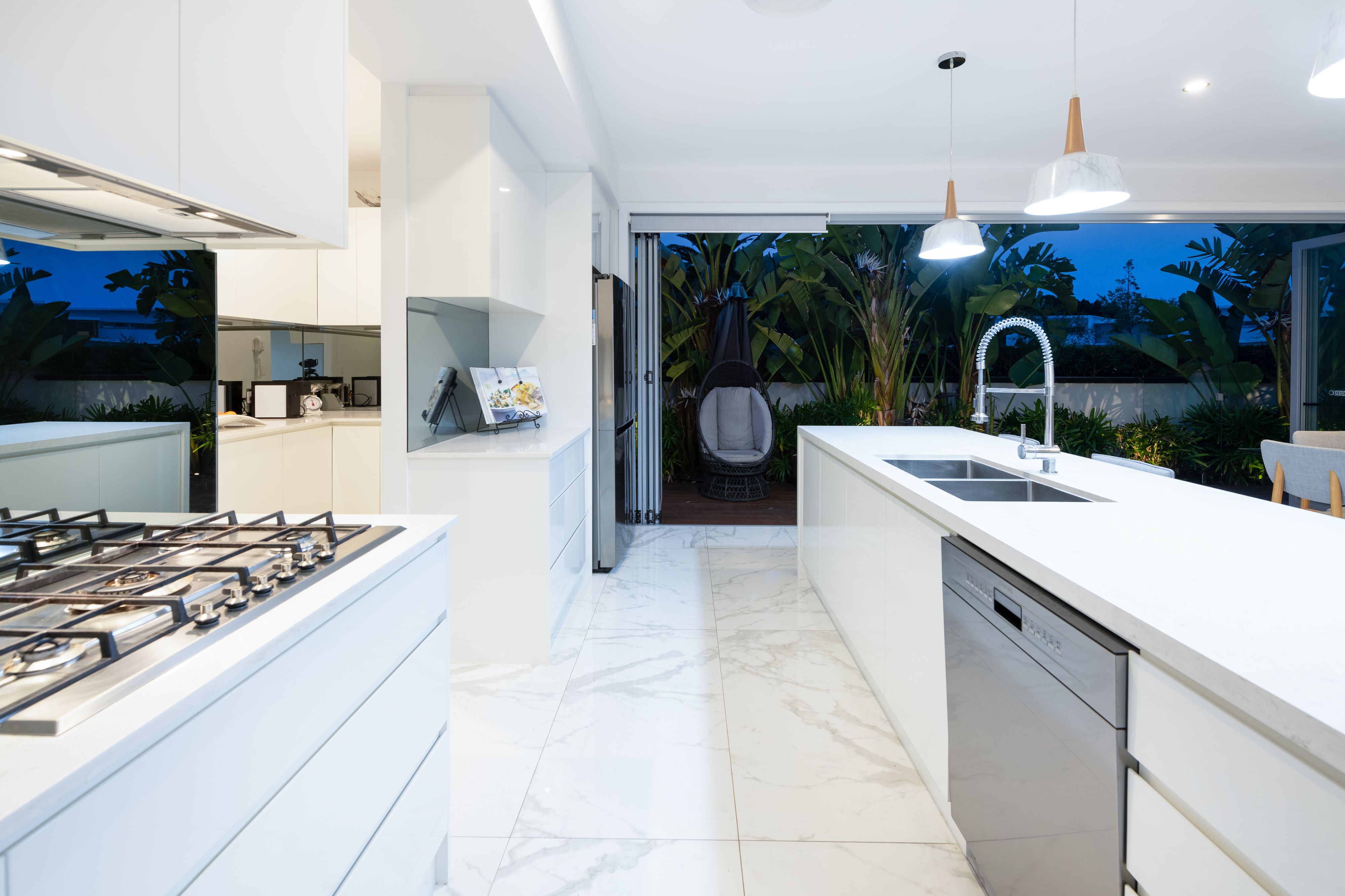 7814 Pavilions Close, Hope Island, QLD 4212 - Sold House - Ray White ...