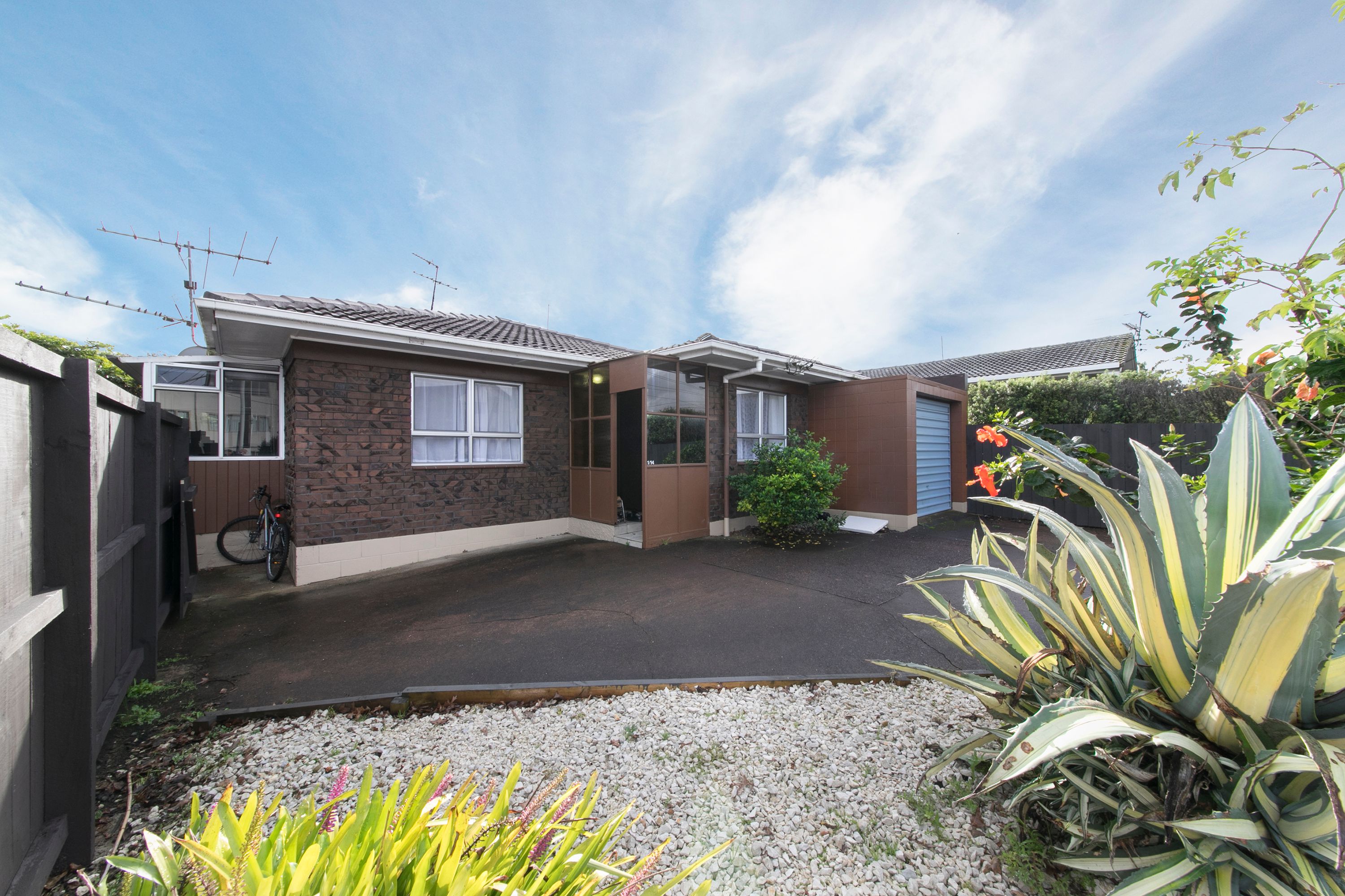 1/14 Mt Smart Road, Royal Oak, – Home For Sale • Ray White Commercial