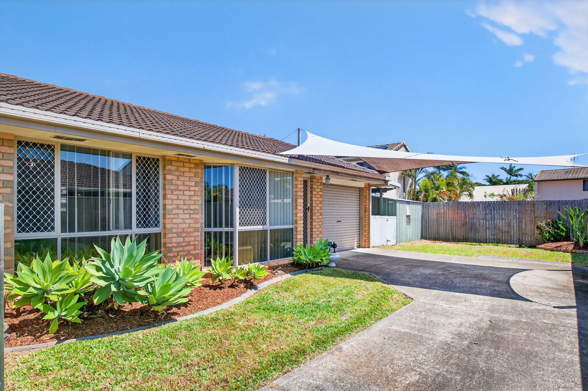 2/8 Riccarton Place, Labrador, QLD 4215 - Sold DuplexSemi-detached ...