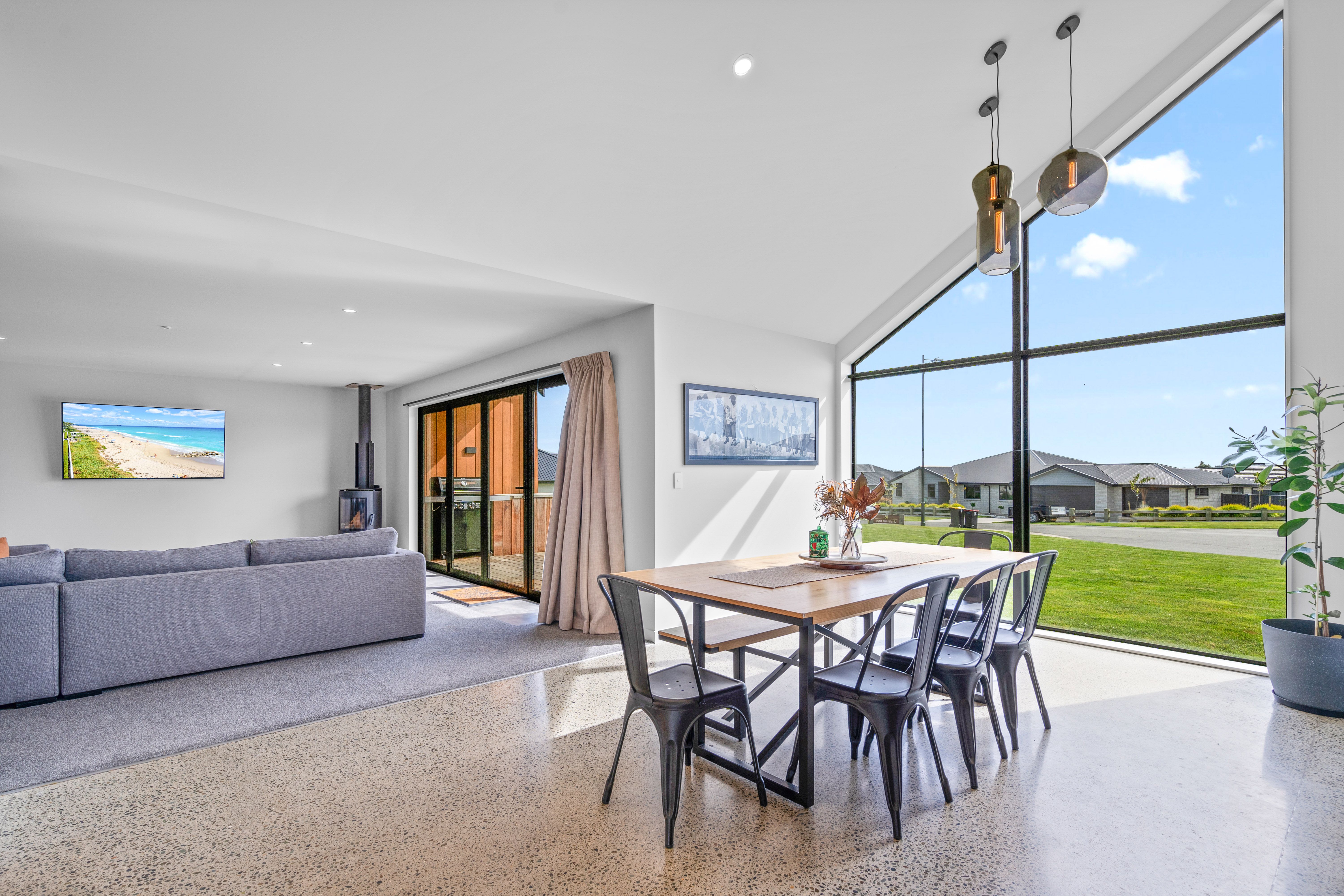 16 Chatham Rise, Seaward Bush, Invercargill 9812 - Sold House - Ray ...