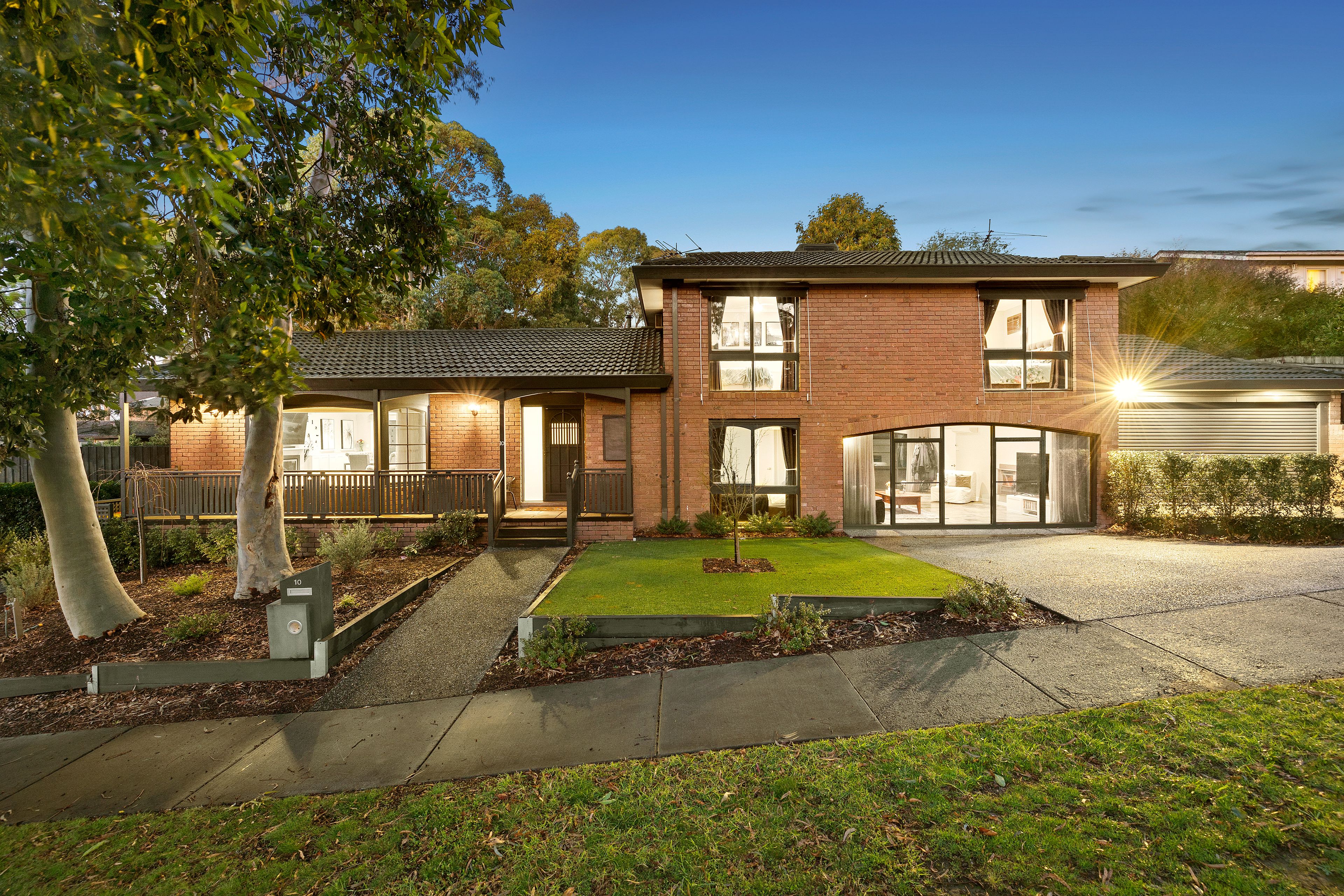 10 Heatherlea Drive, Wheelers Hill, VIC 3150 - Sold House - Ray White ...