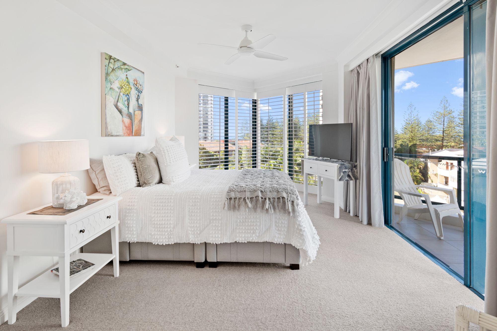 17/22 Montgomery Avenue, Main Beach, QLD 4217 - Sold Apartment - Ray ...