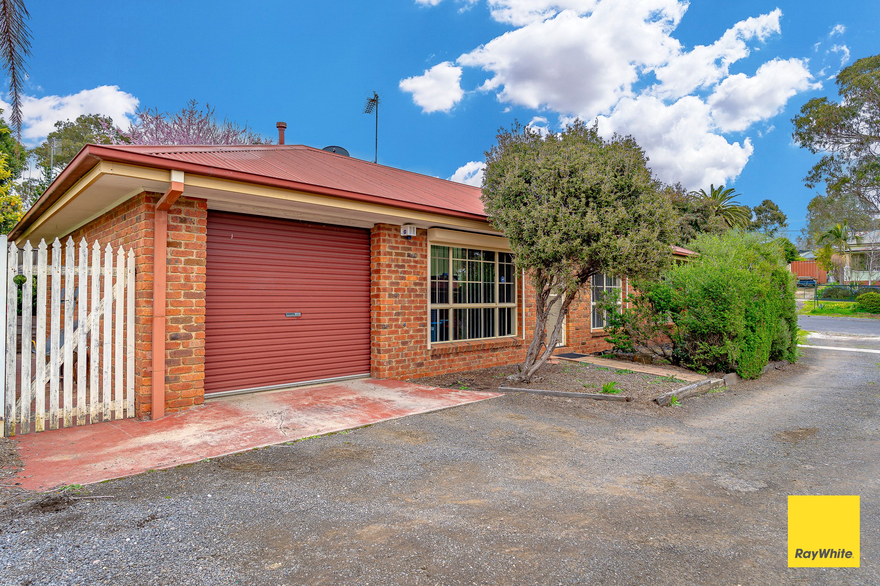 2/12 Truscott Street, California Gully, VIC 3556 - Leased House - Ray ...