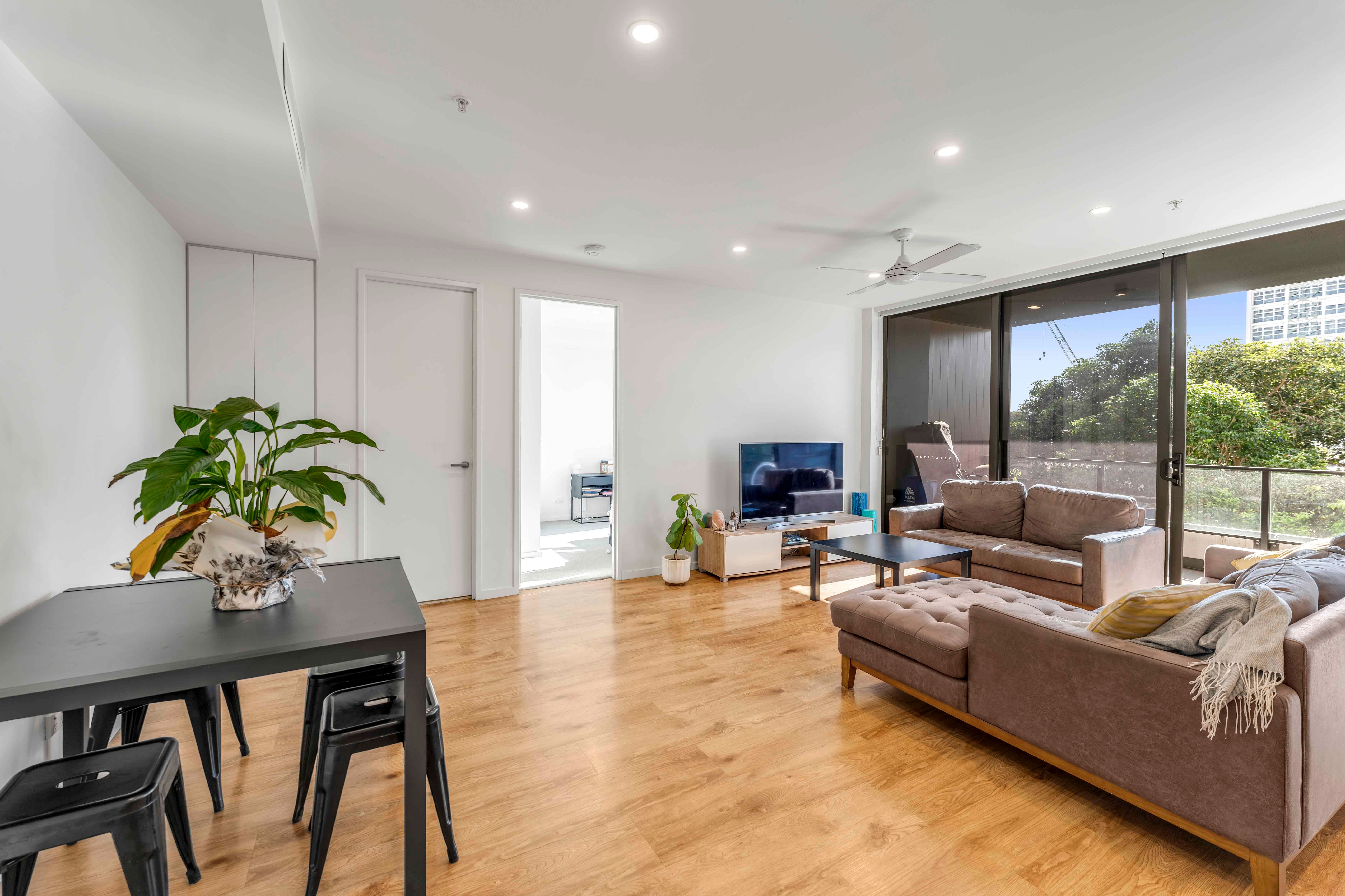 302/18 Duke Street, Kangaroo Point, QLD 4169 - Sold Apartment - Ray ...