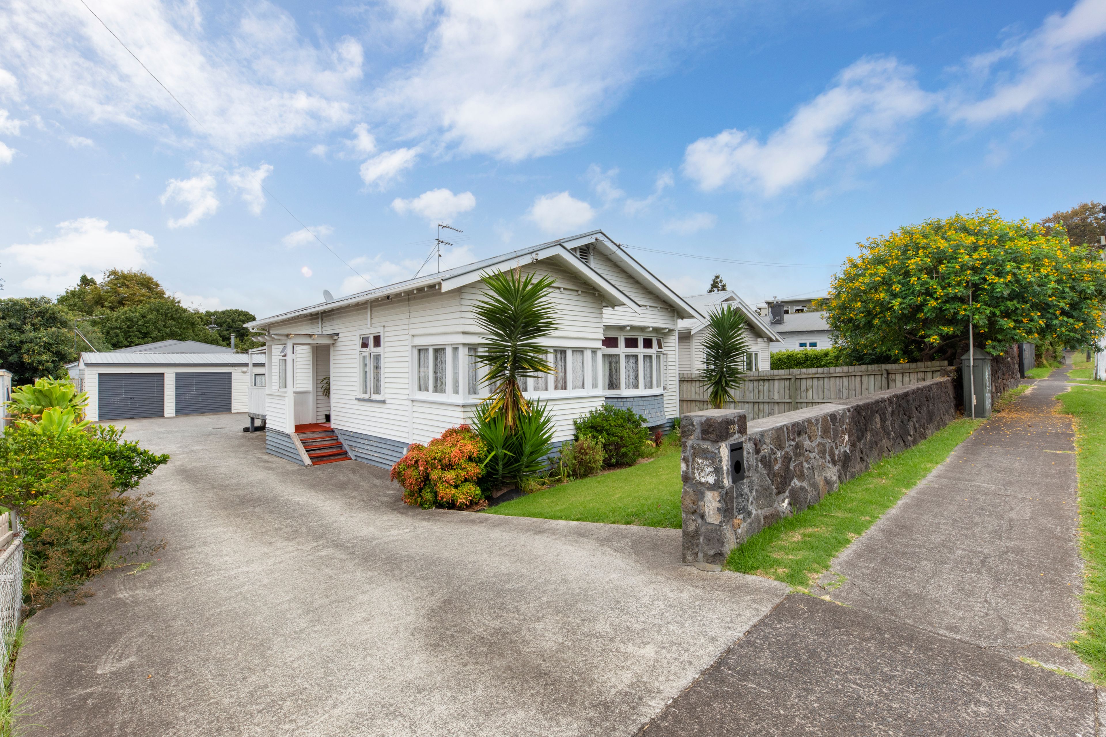 129 Mount Smart Road, Onehunga, Auckland City 1061 - Sold House - Ray ...