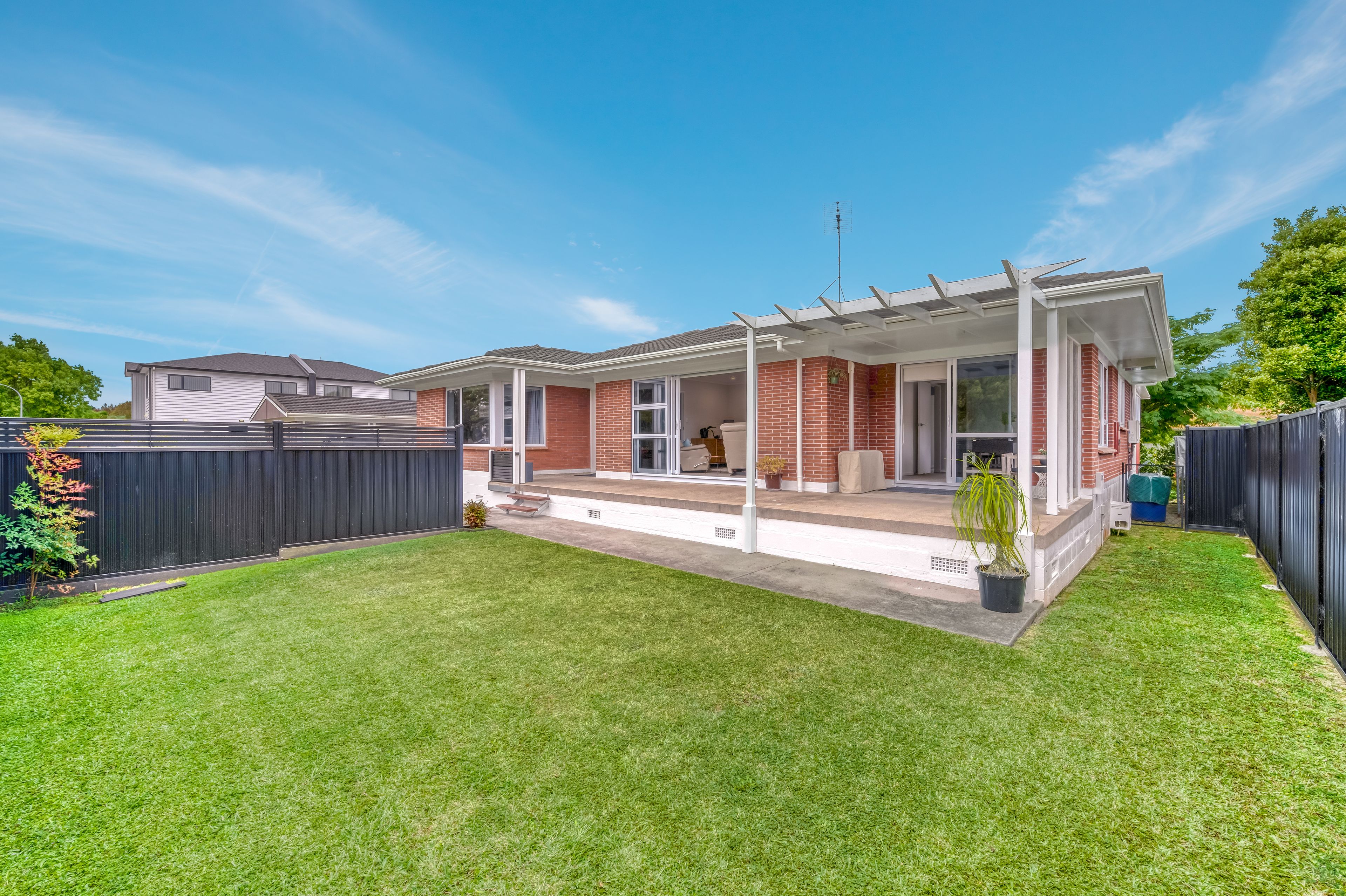 12 Mirrabooka Avenue, Botany Downs, Manukau City 2014 - Sold House ...