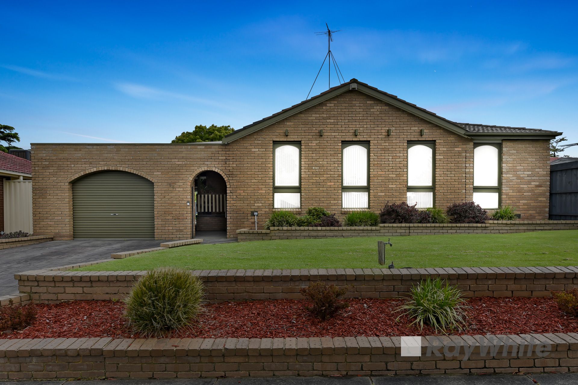 159 James Cook Drive, Endeavour Hills, VIC 3802 - Sold House - Ray ...