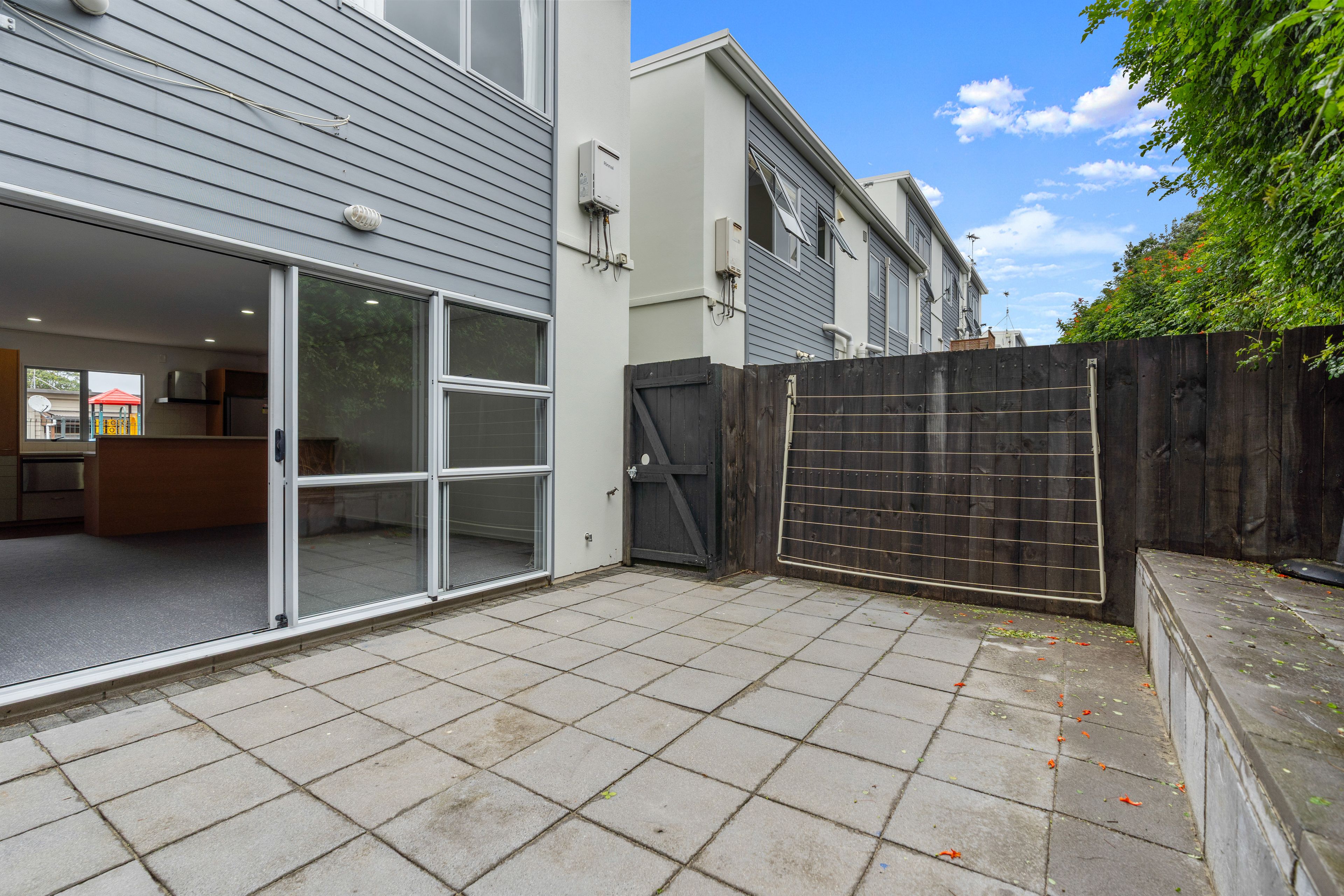 7/218 Captain Springs Road, Onehunga, Auckland City 1061 - Townhouse ...