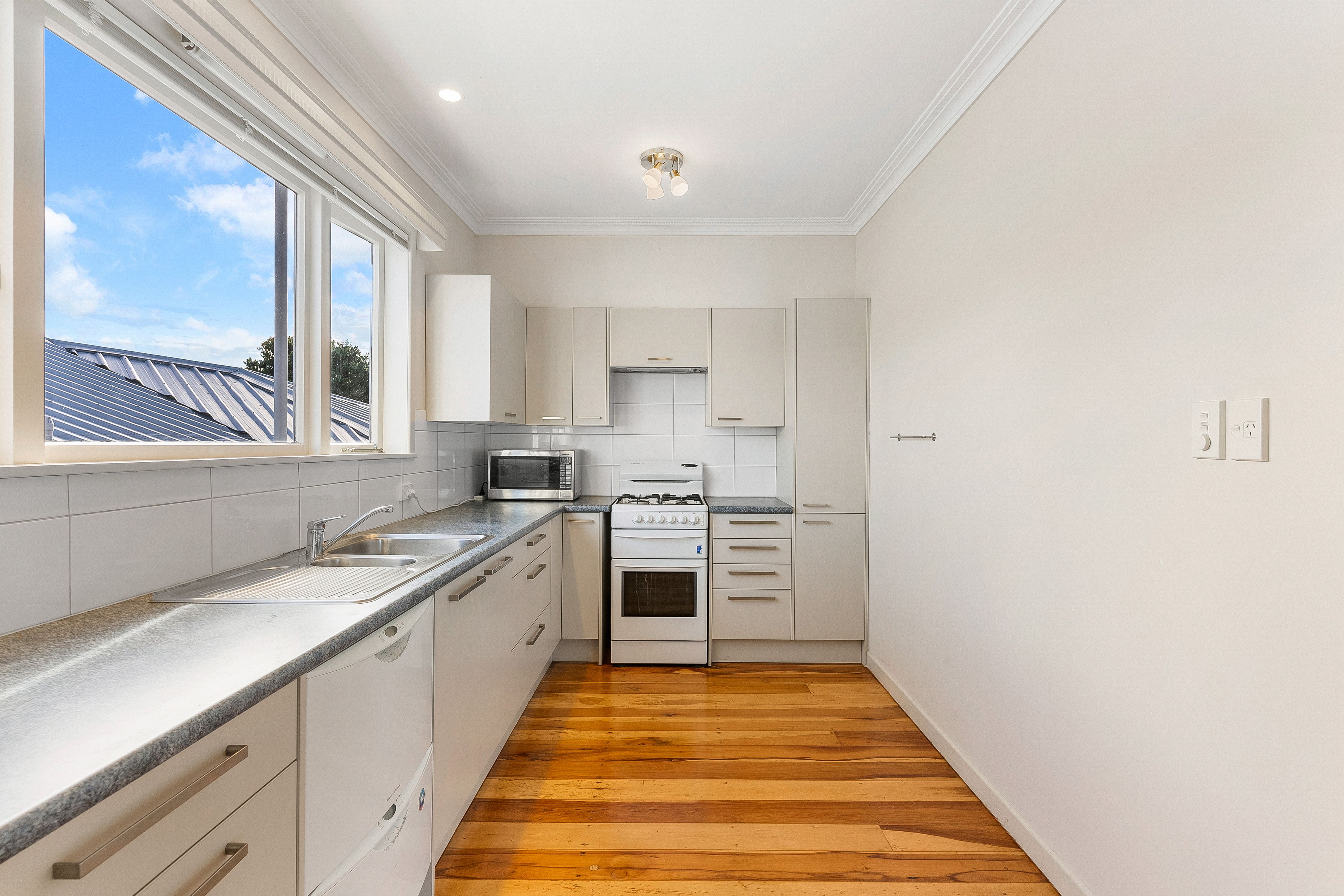 4 Heretaunga Avenue, Onehunga, Auckland City 1061 - Sold House - Ray ...