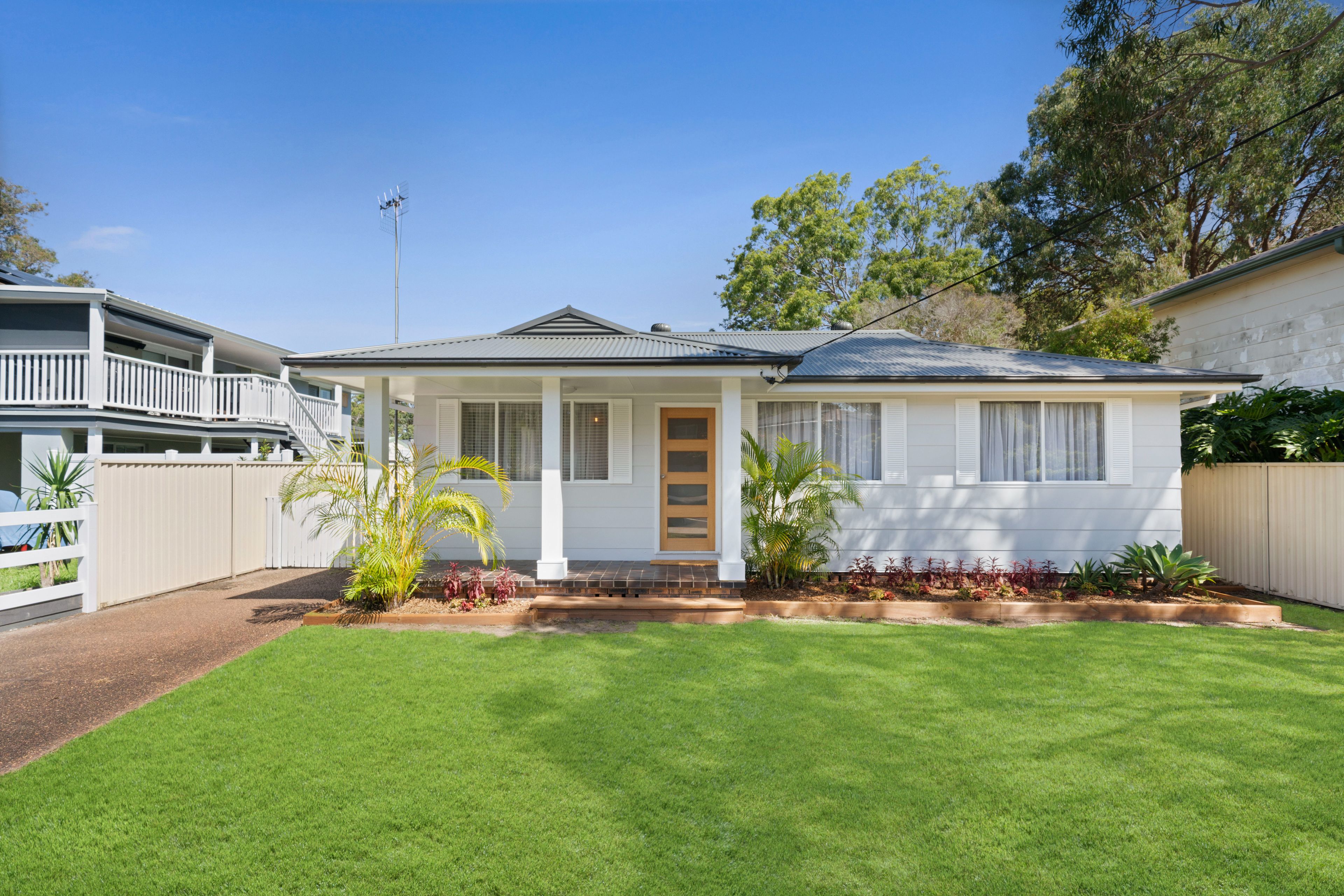 22 Lakedge Avenue, Berkeley Vale, NSW 2261 - Sold House - Ray White ...