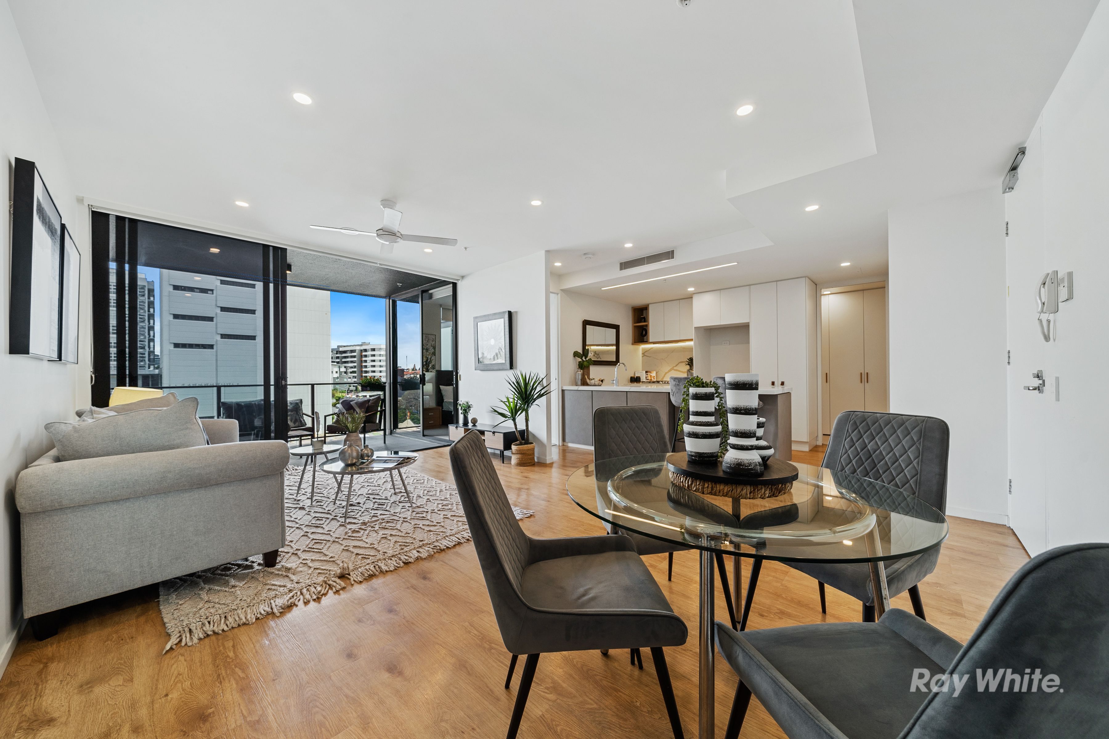 602/18 Duke Street, Kangaroo Point, QLD 4169 - Sold Apartment - Ray ...