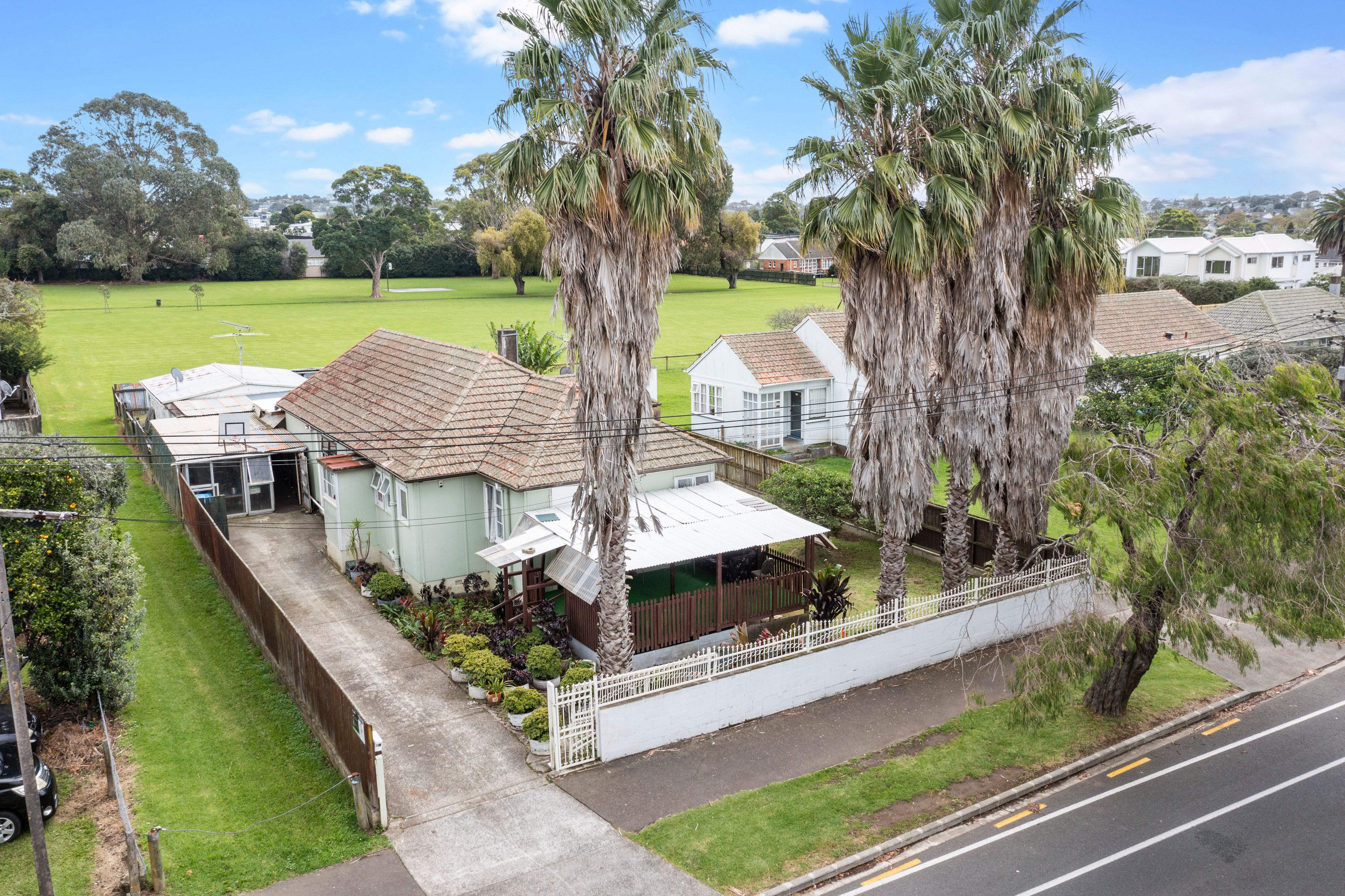 21 Erima Avenue, Point England, Auckland City 1072 - Sold House - Ray ...