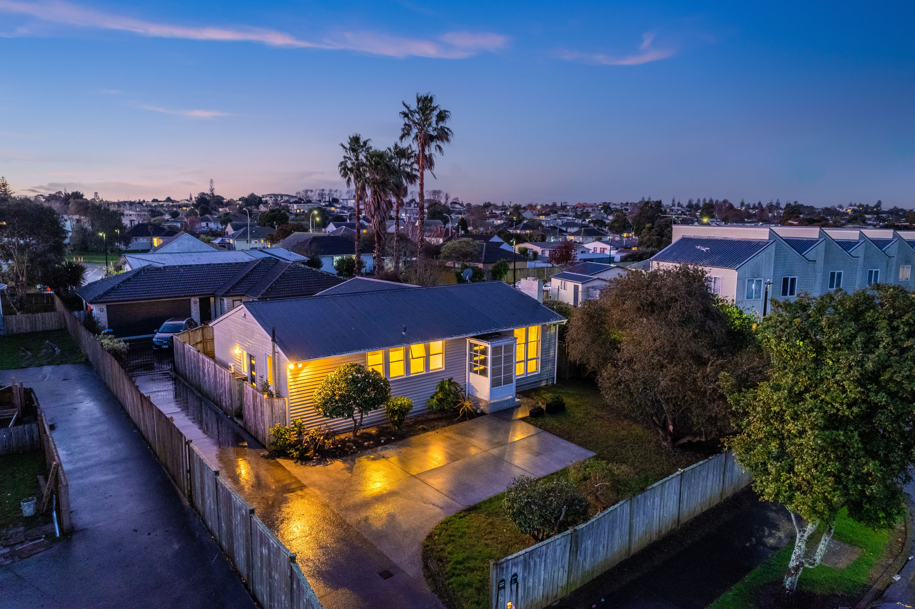 19 Rowena Crescent, Glen Innes, Auckland City 1072 - Sold House - Real ...