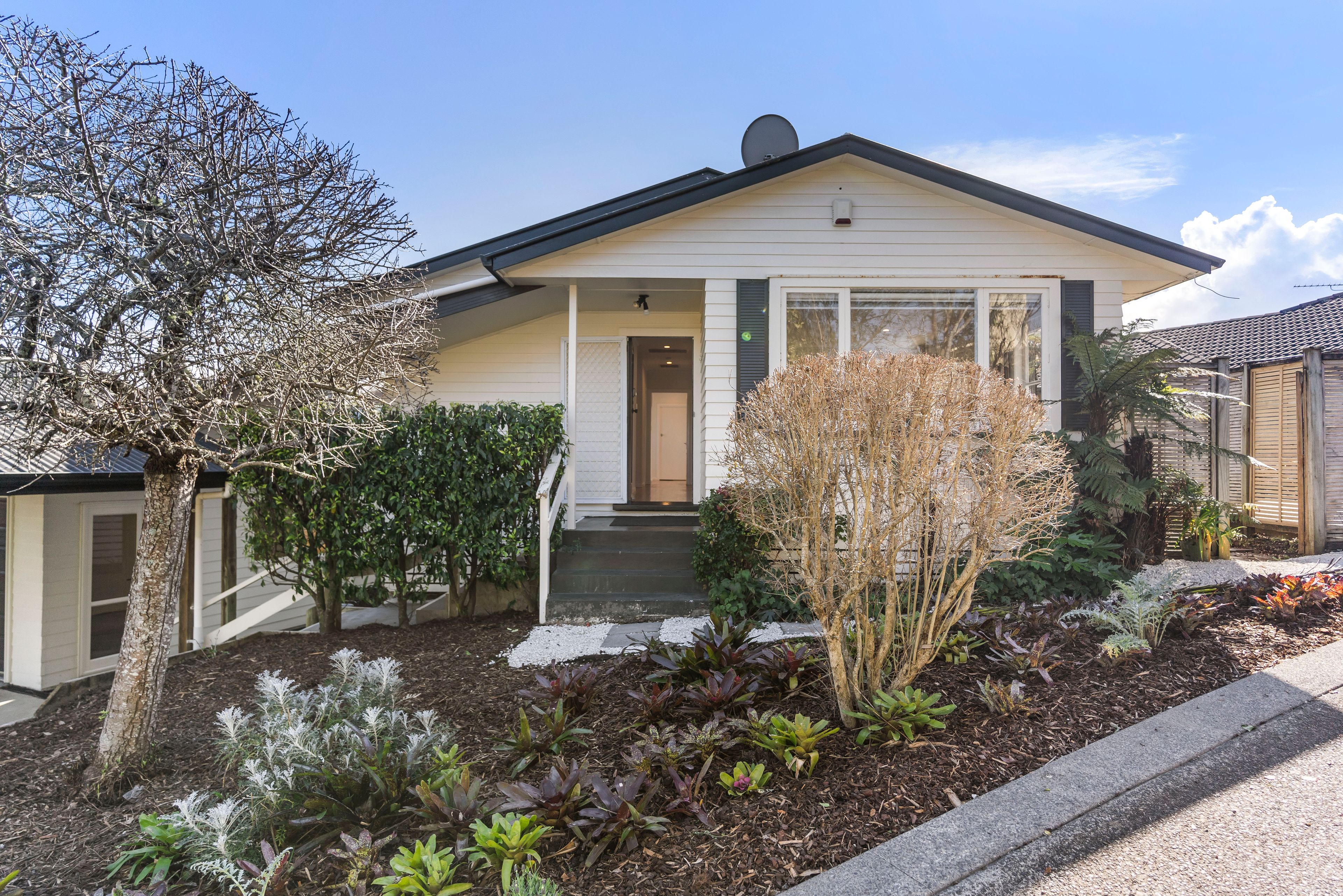 8 Lanark Place, Glen Innes, – Home For Sale • Ray White New Zealand