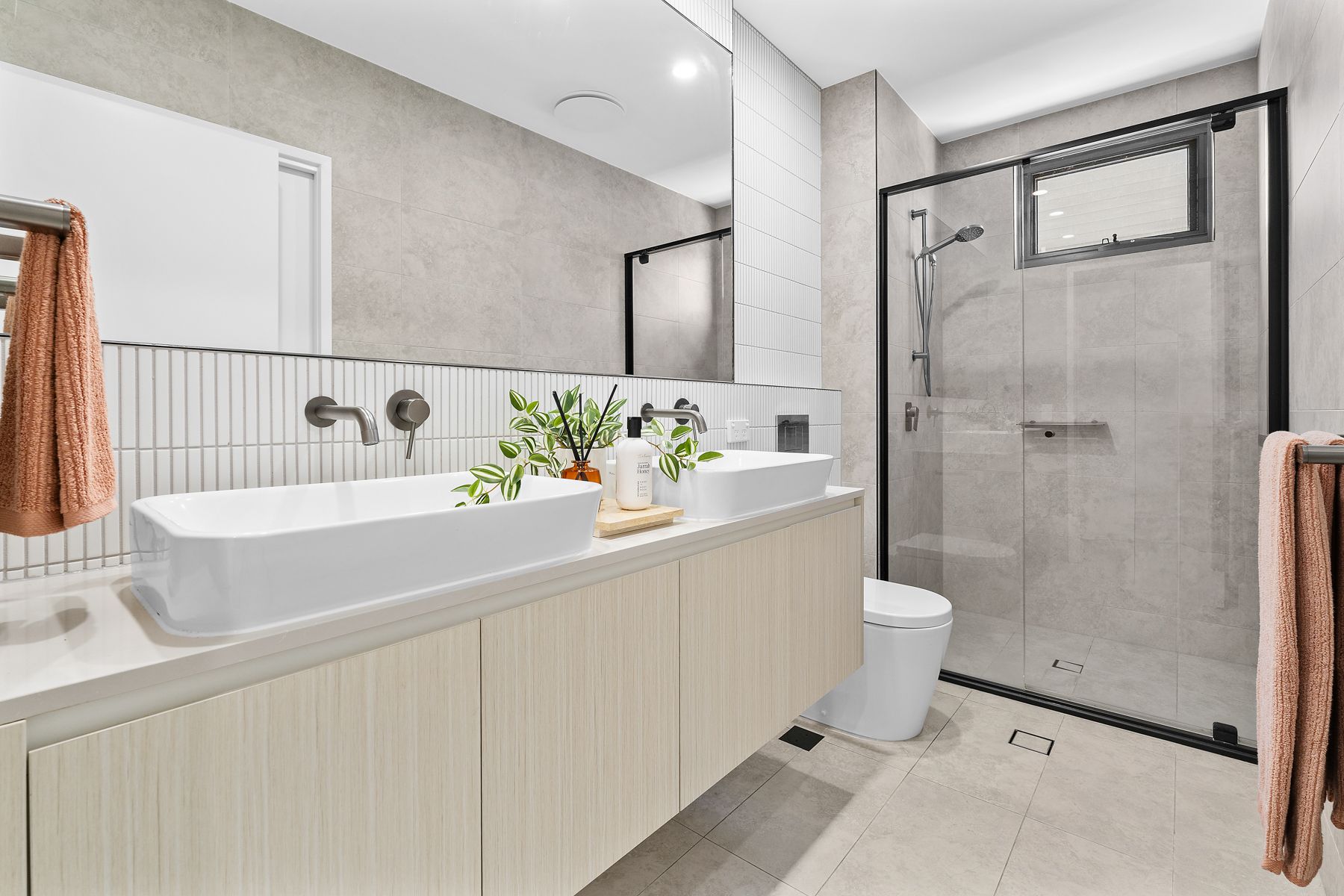 5614 Harbourview Drive, Hope Island, QLD 4212 - House for Sale - Ray ...