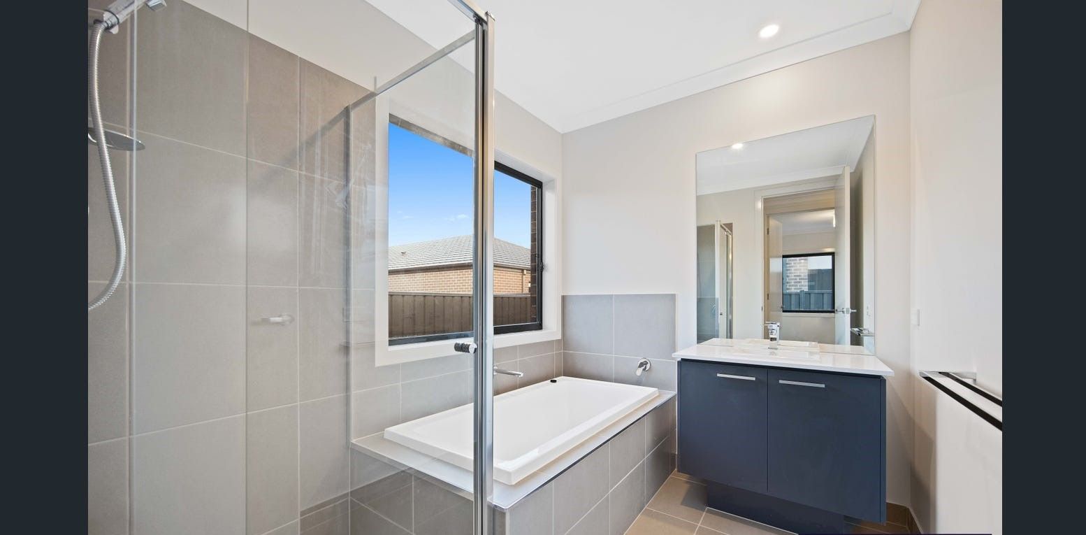 2 Race Street, FRASER RISE, VIC 3336 - Sold House - Ray White Tarneit