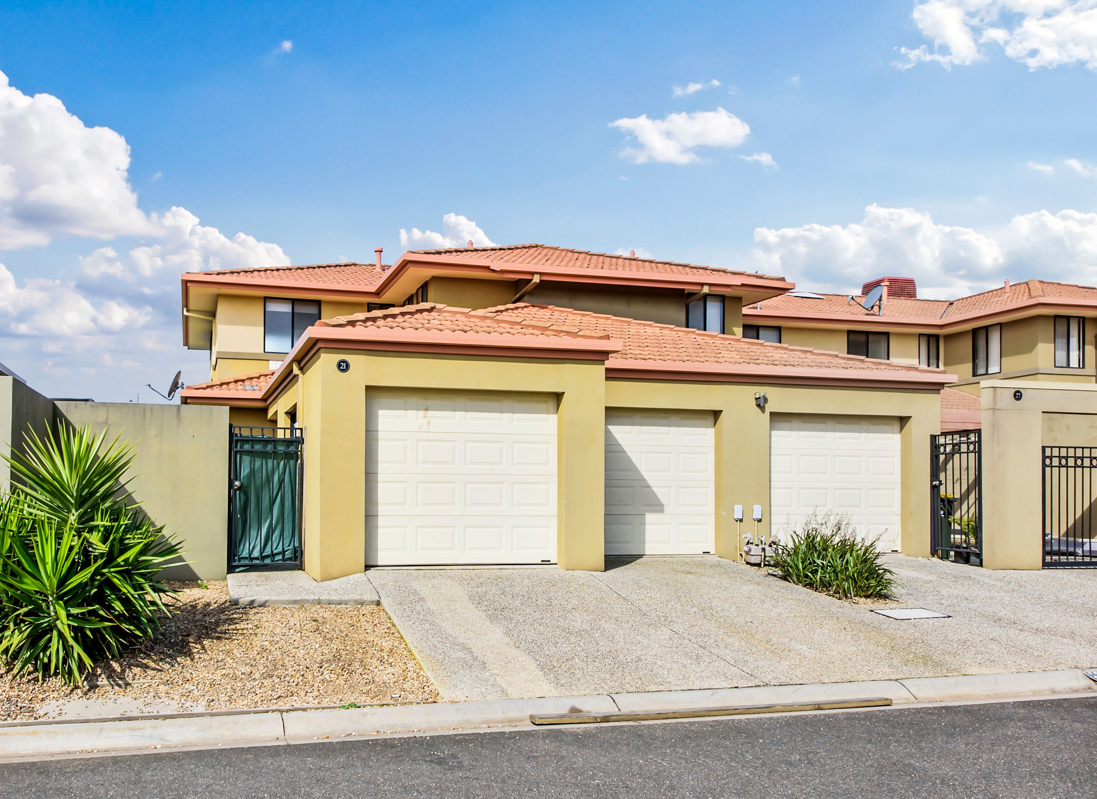 21/535-555 Melton Highway, Sydenham, VIC 3037 - Leased Townhouse - Ray ...