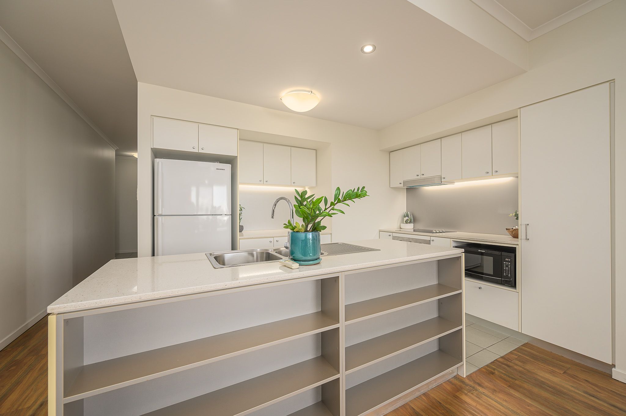 146/75 Central Lane, Gladstone Central, QLD 4680 - Leased Unit - Ray ...