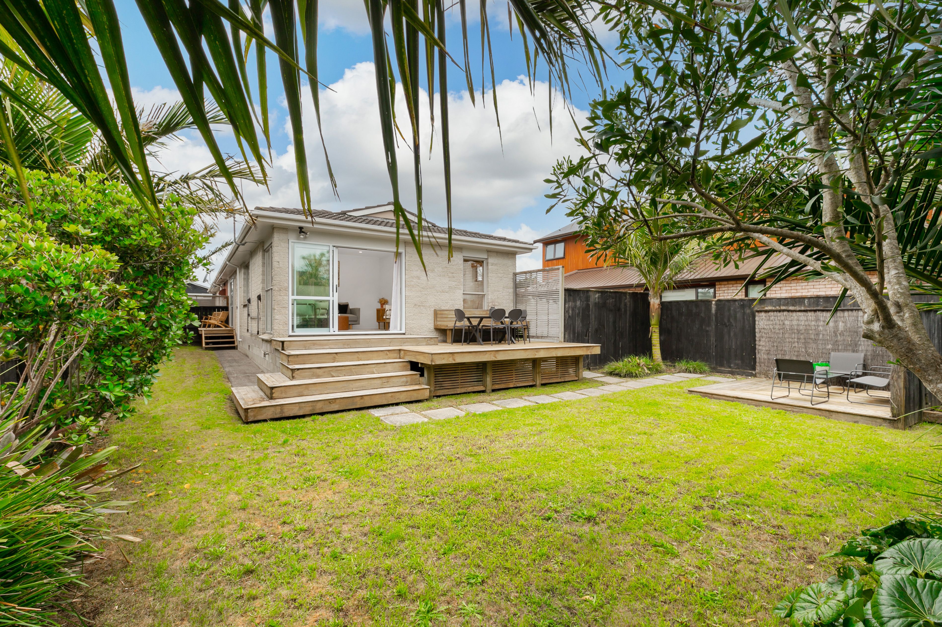 2/230 Pt Chevalier Road, Point Chevalier, Auckland City 1022 - Sold ...