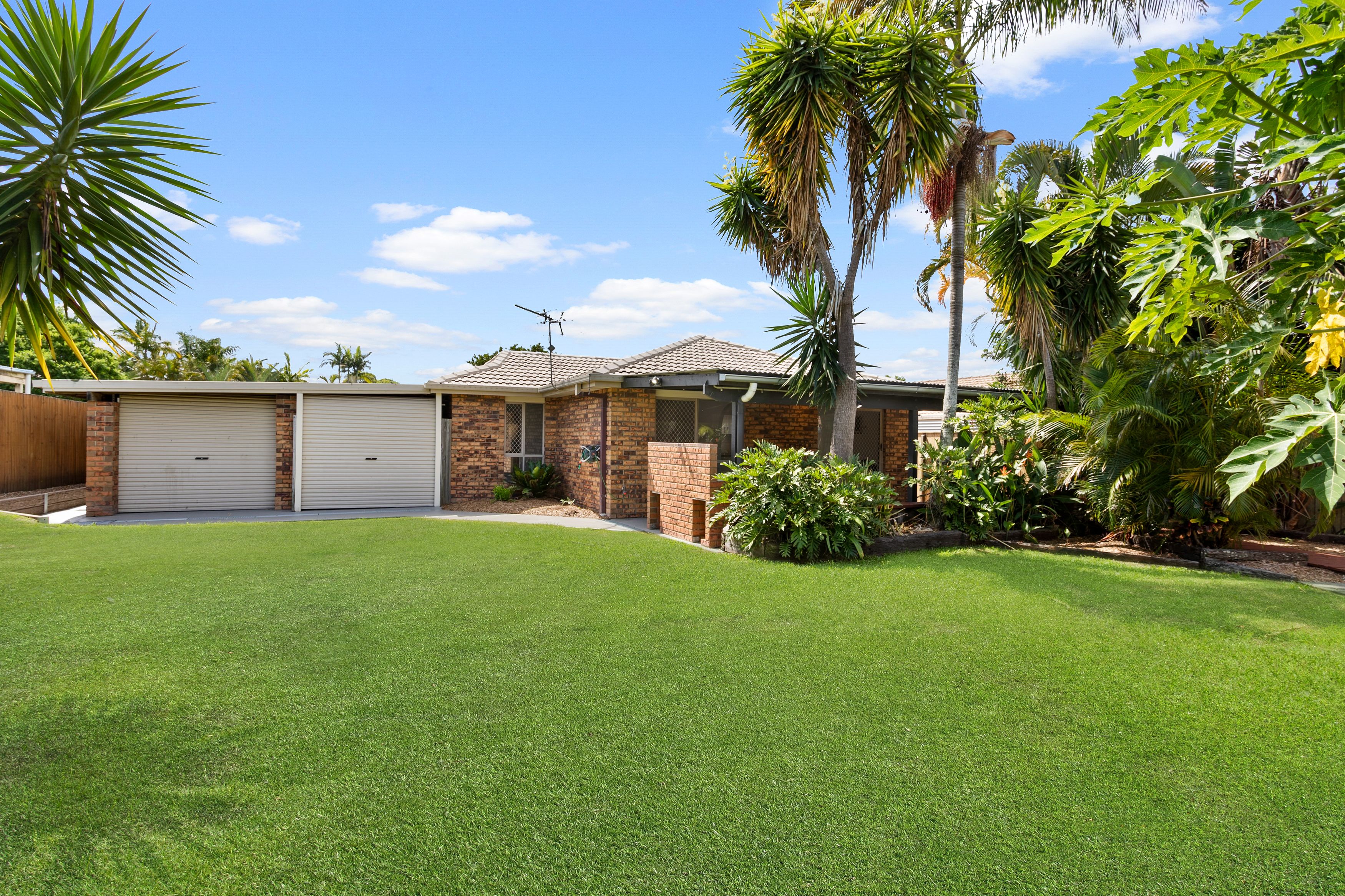 6 Linthaven Drive, Rothwell, QLD 4022 - Leased House - Ray White North ...