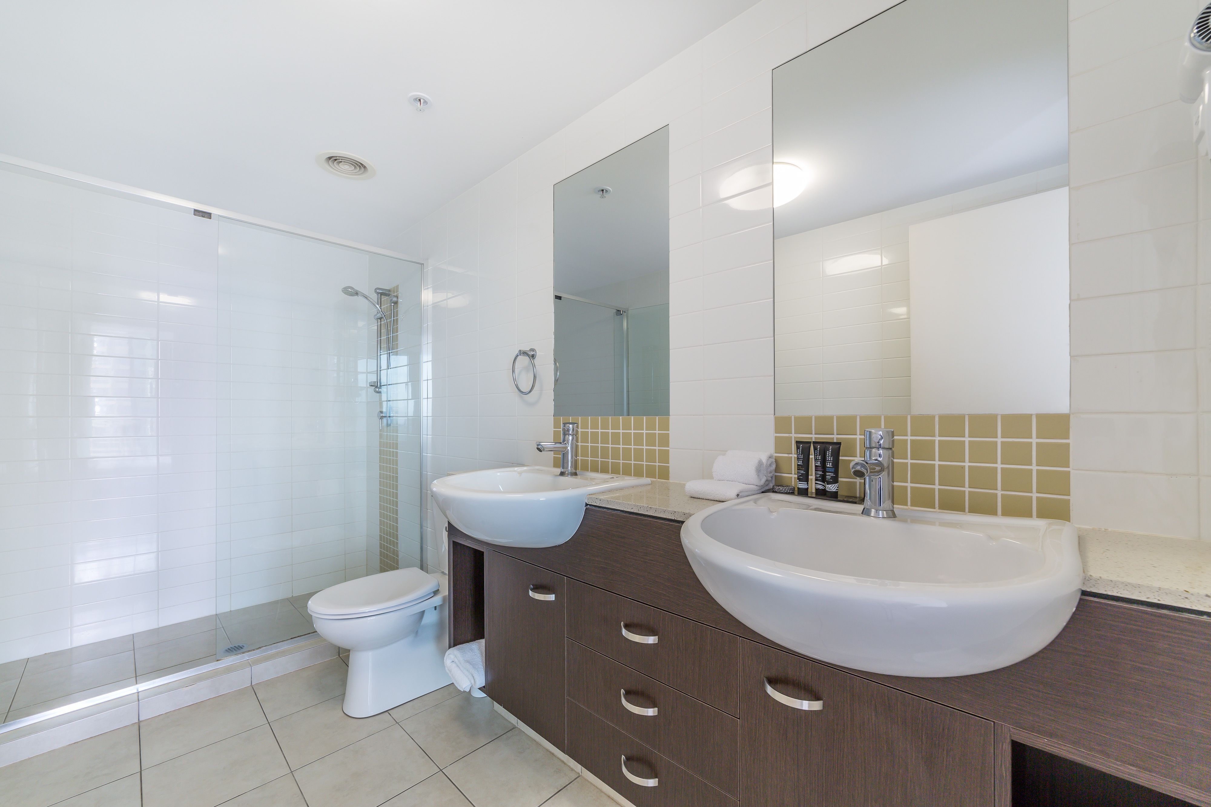 702/2893 'Mantra Wings' Gold Coast Hwy (Ent 18 Fern St), Surfers ...