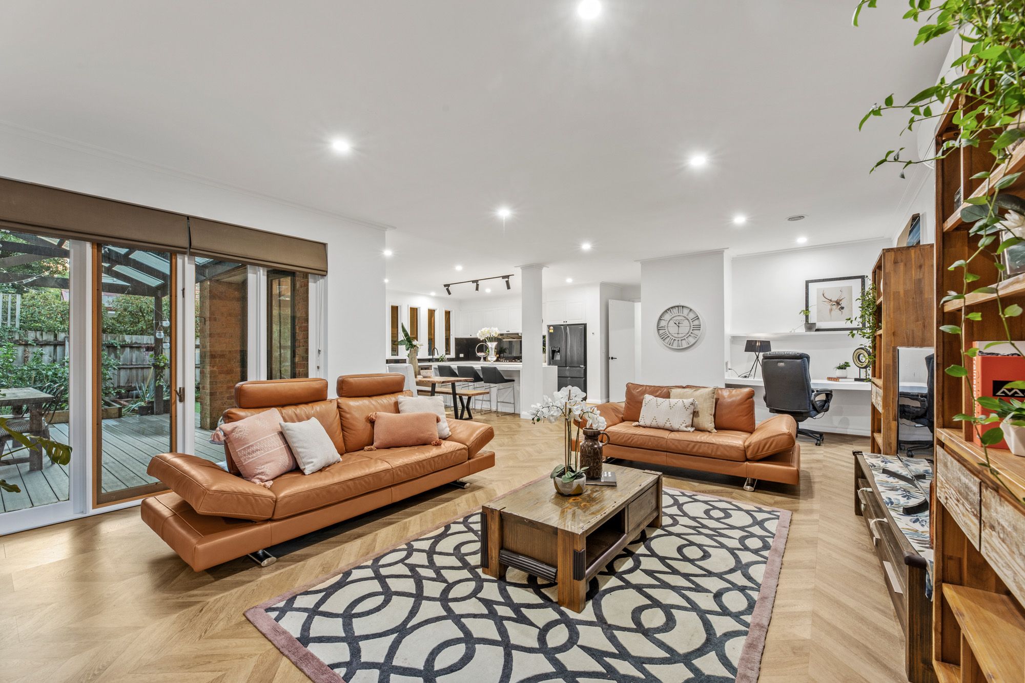 922 High Street Road, Glen Waverley, VIC 3150 - Sold House - Ray White ...