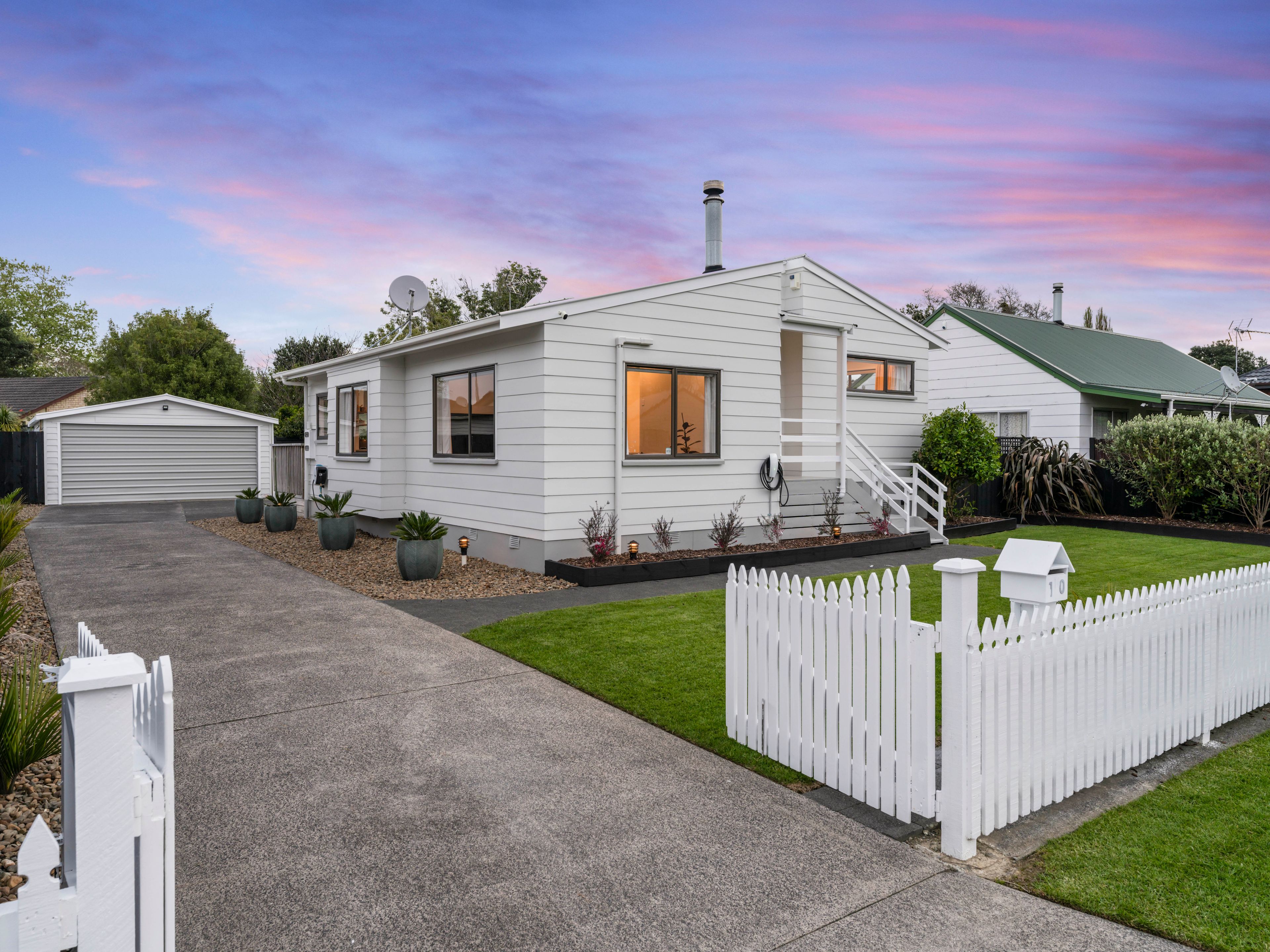 10 Bluewater Place, Wattle Downs, Manukau City 2103 - Sold House - Real ...