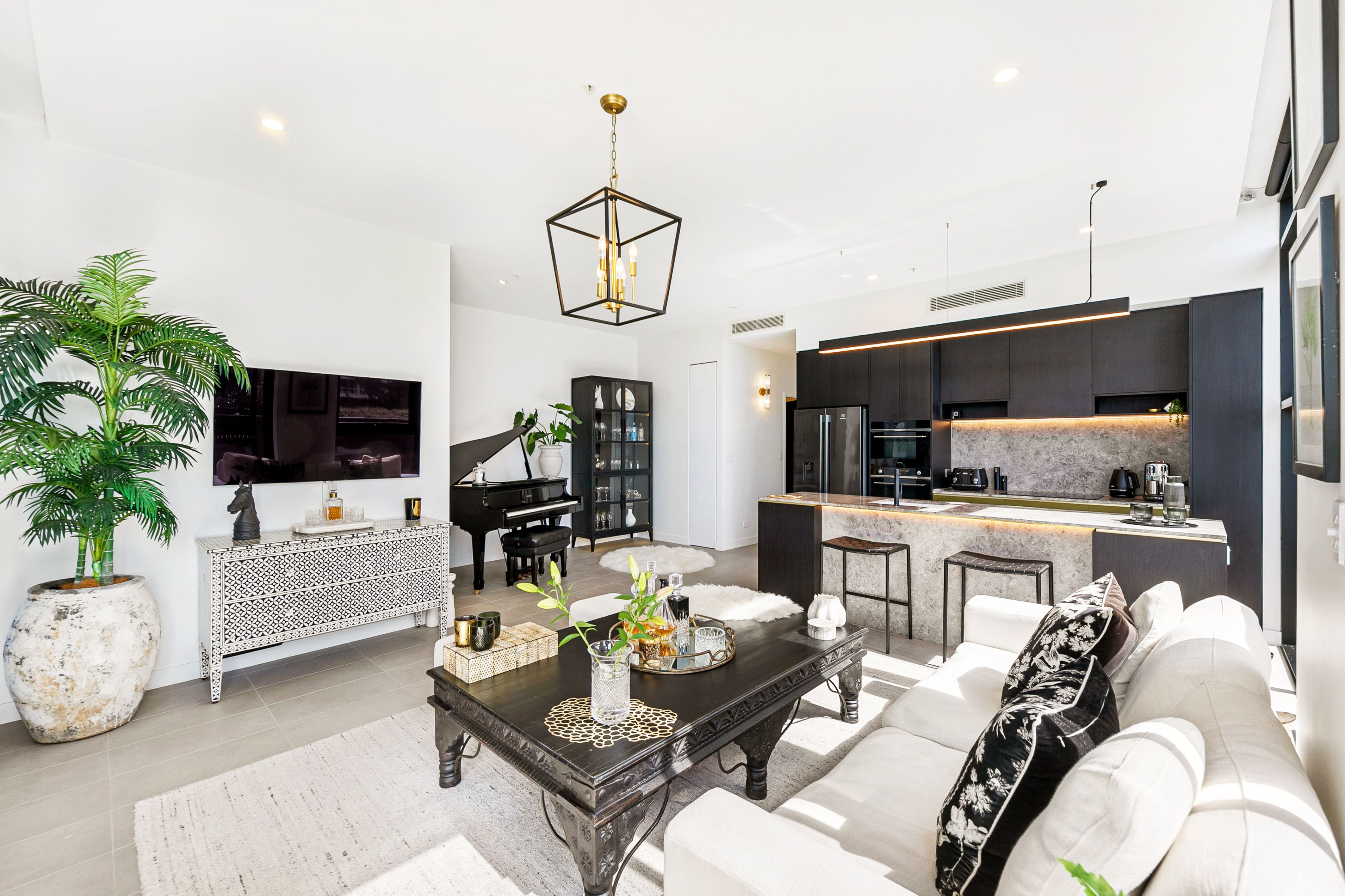 301/185 Old Burleigh Road, Broadbeach, QLD 4218 - Sold Apartment - Ray ...
